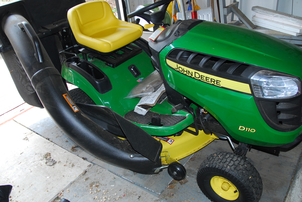 John Deere D110 Lawn Tractor | EBTH