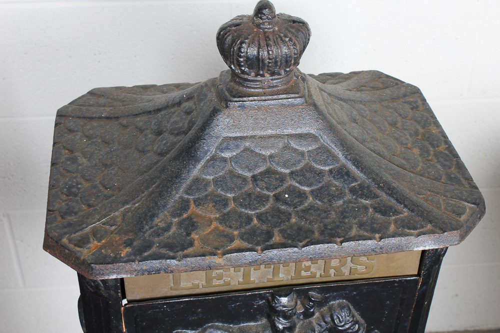 Victorian Style Cast Iron Pedestal Mailbox | EBTH