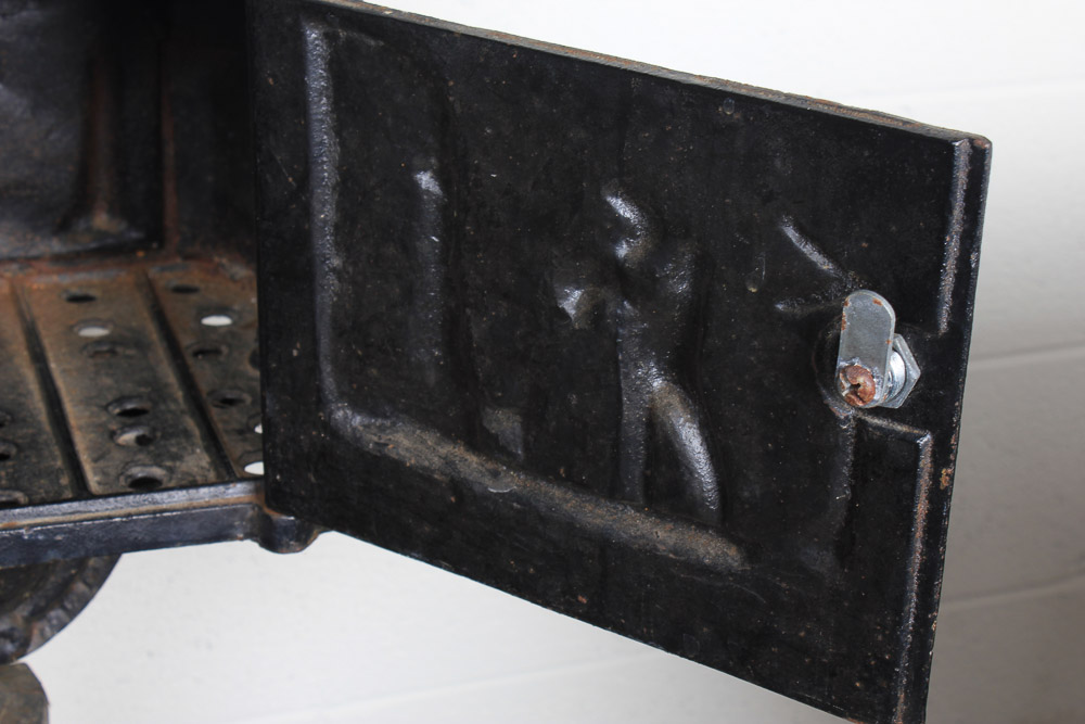 Victorian Style Cast Iron Pedestal Mailbox | EBTH