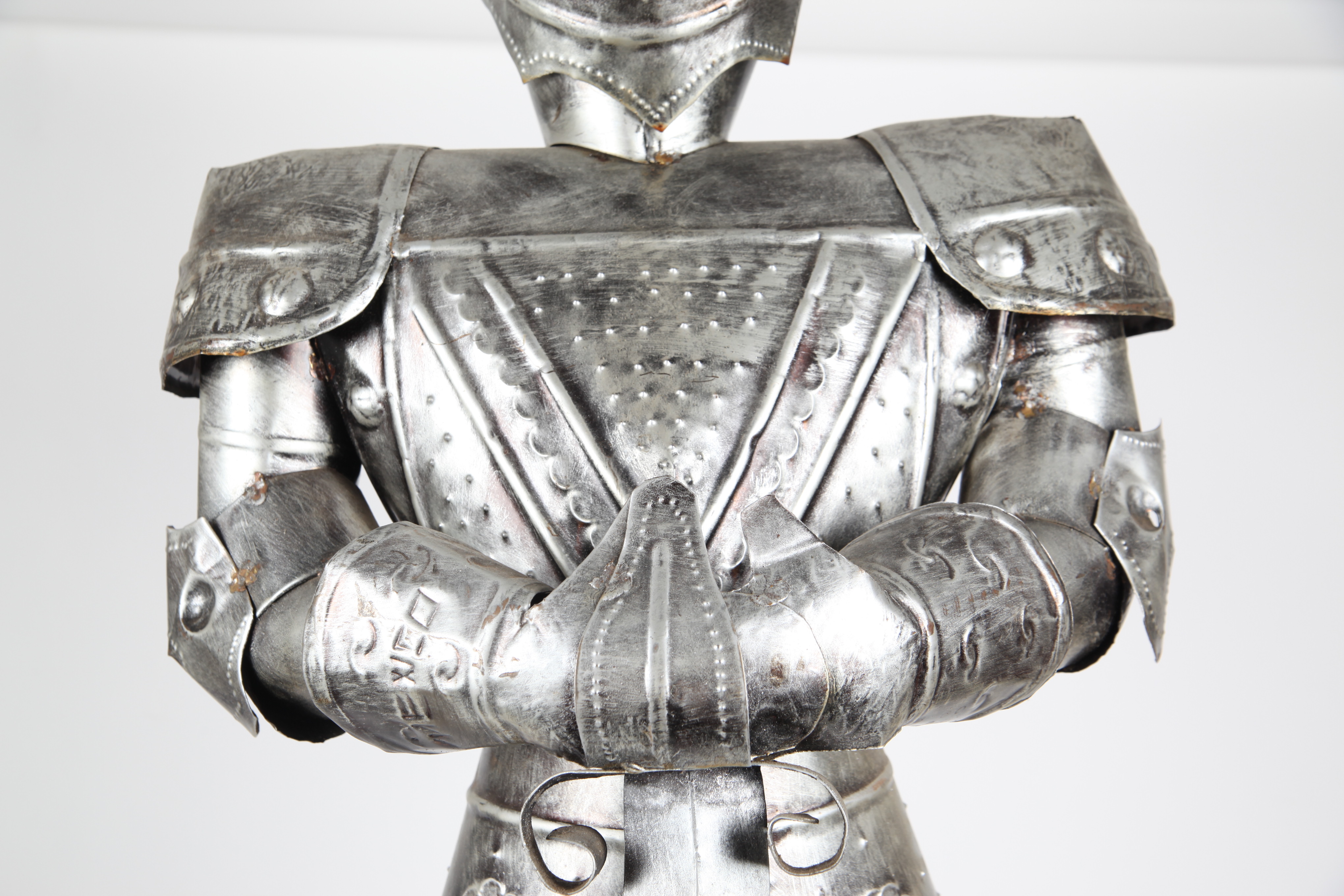 Tin Knight's Suit of Armor Statue | EBTH