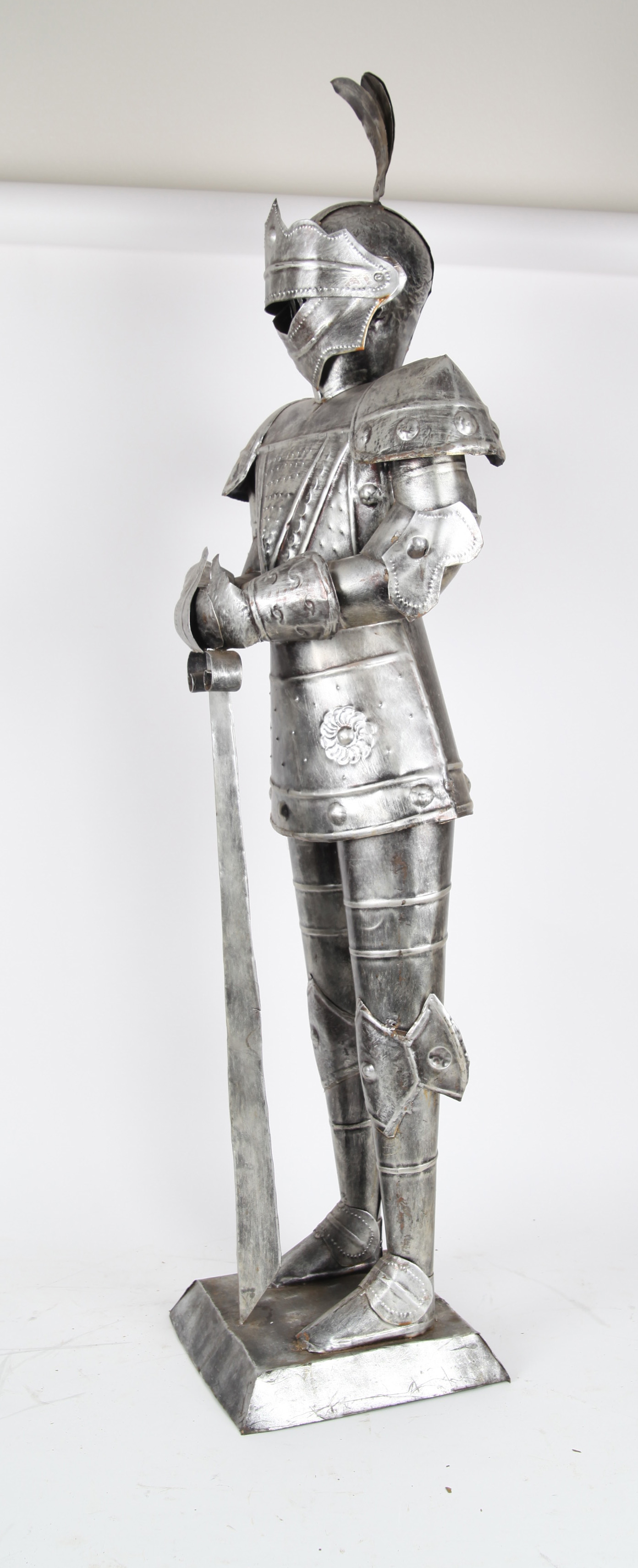 Tin Knight's Suit of Armor Statue | EBTH