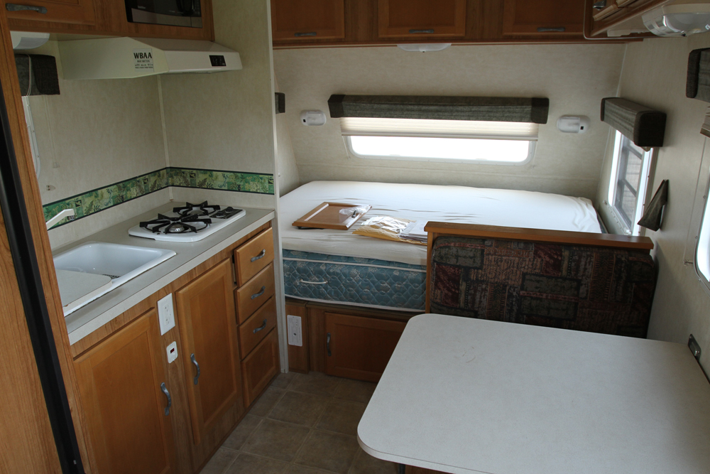 2005 Shadow Cruiser Fun Finder Model T-189FBR Tandem Travel Trailer | EBTH