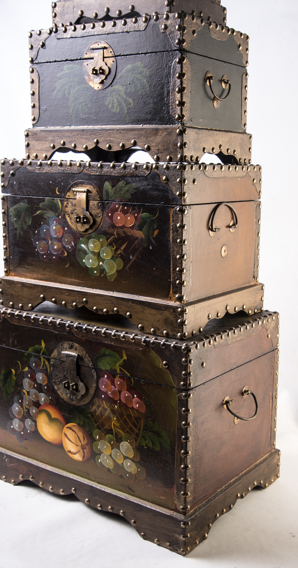 Painted Petite Wooden Nesting Trunks | EBTH