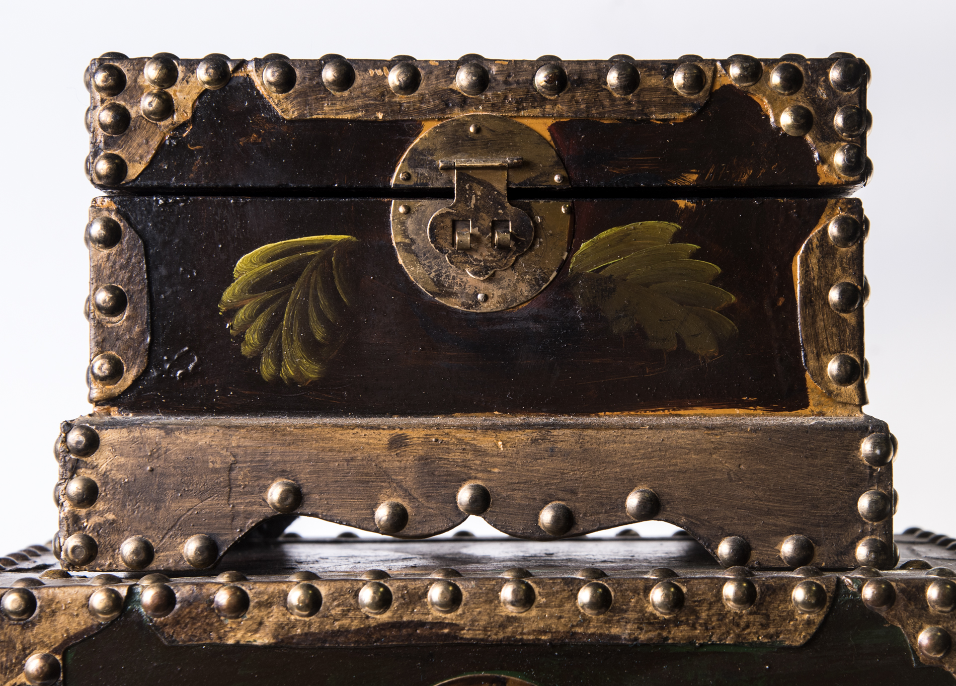 Painted Petite Wooden Nesting Trunks | EBTH