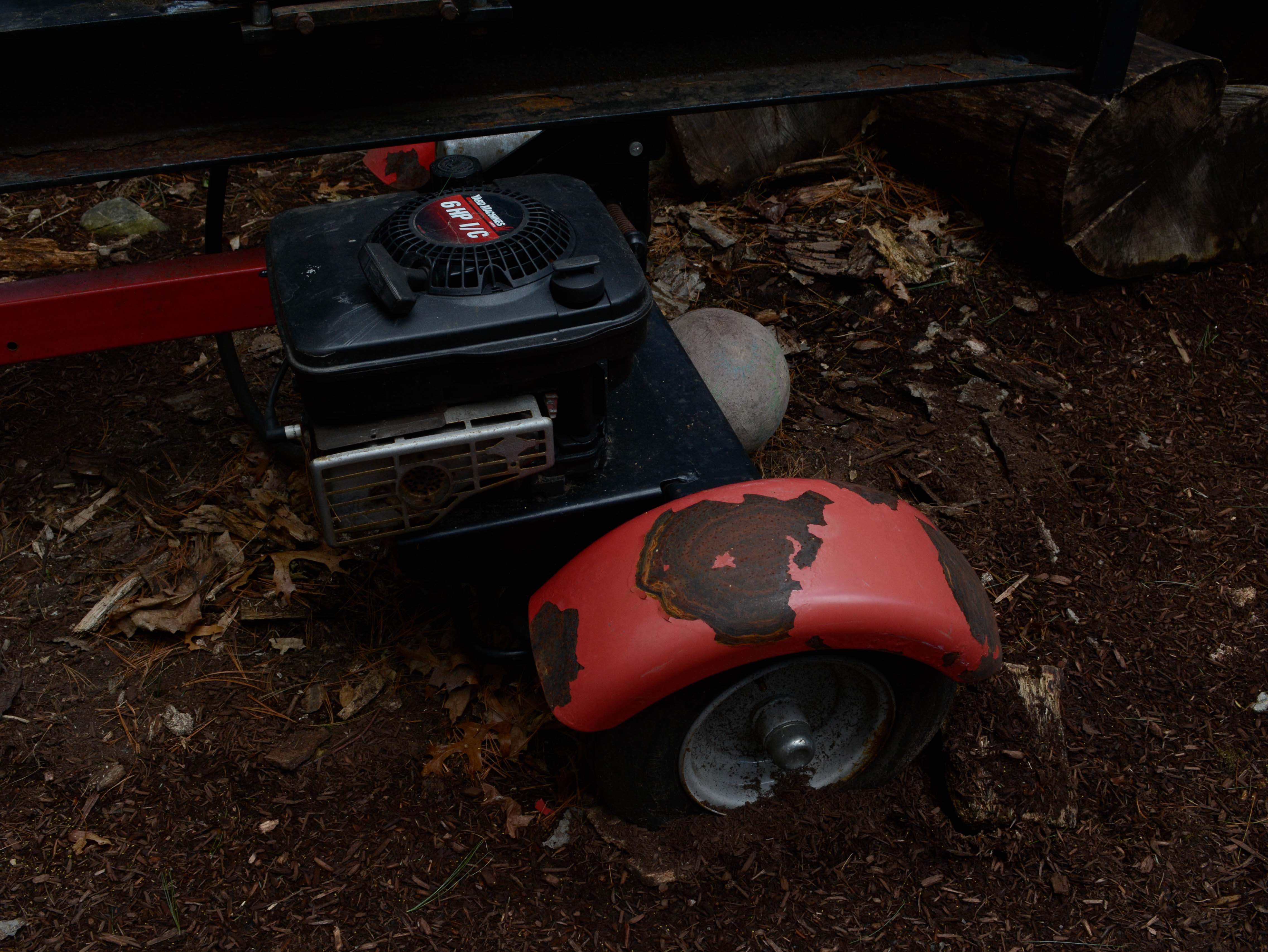 MTD Yard Machines 25-Ton Gas Powered Log Splitter | EBTH