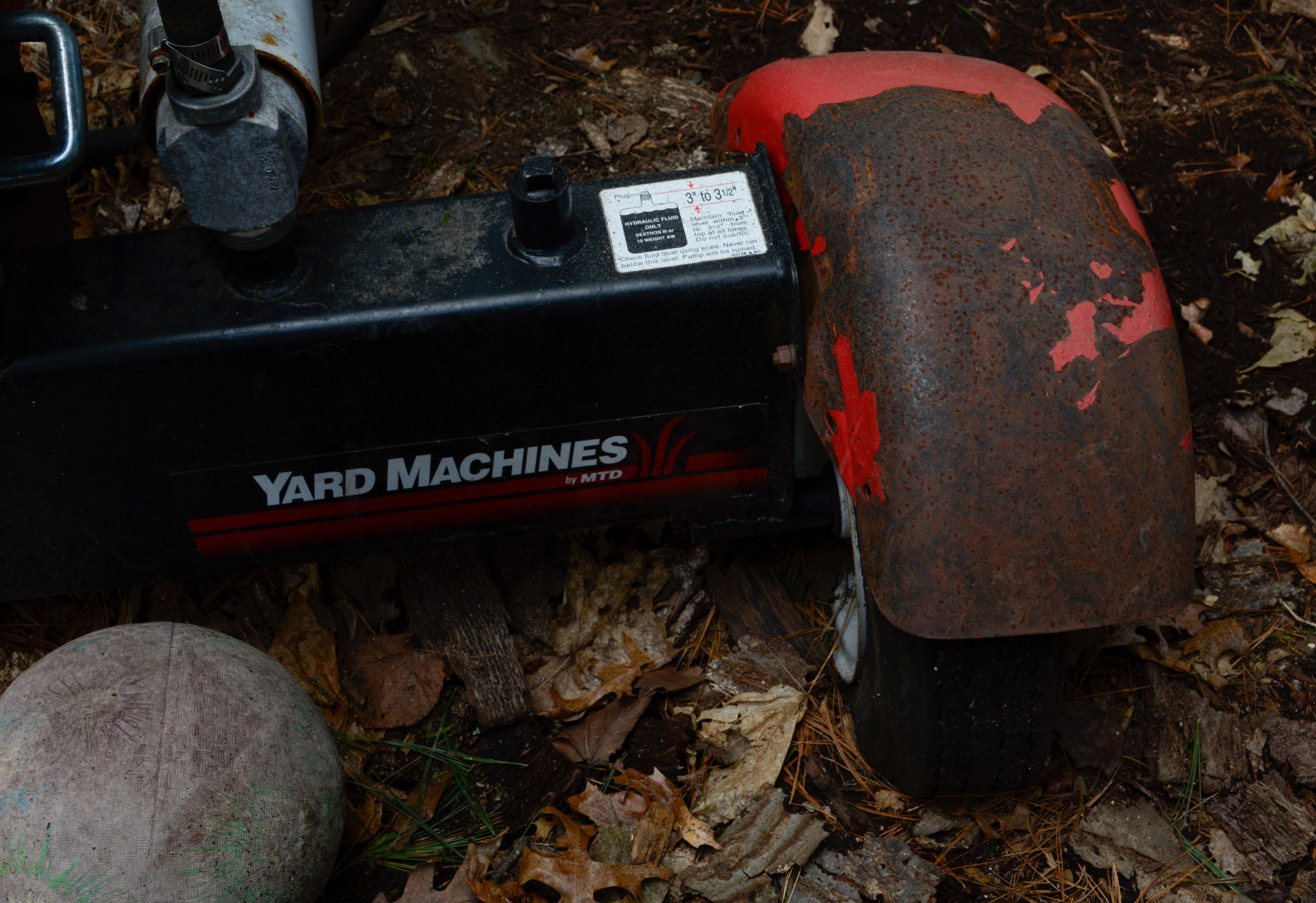 MTD Yard Machines 25-Ton Gas Powered Log Splitter | EBTH