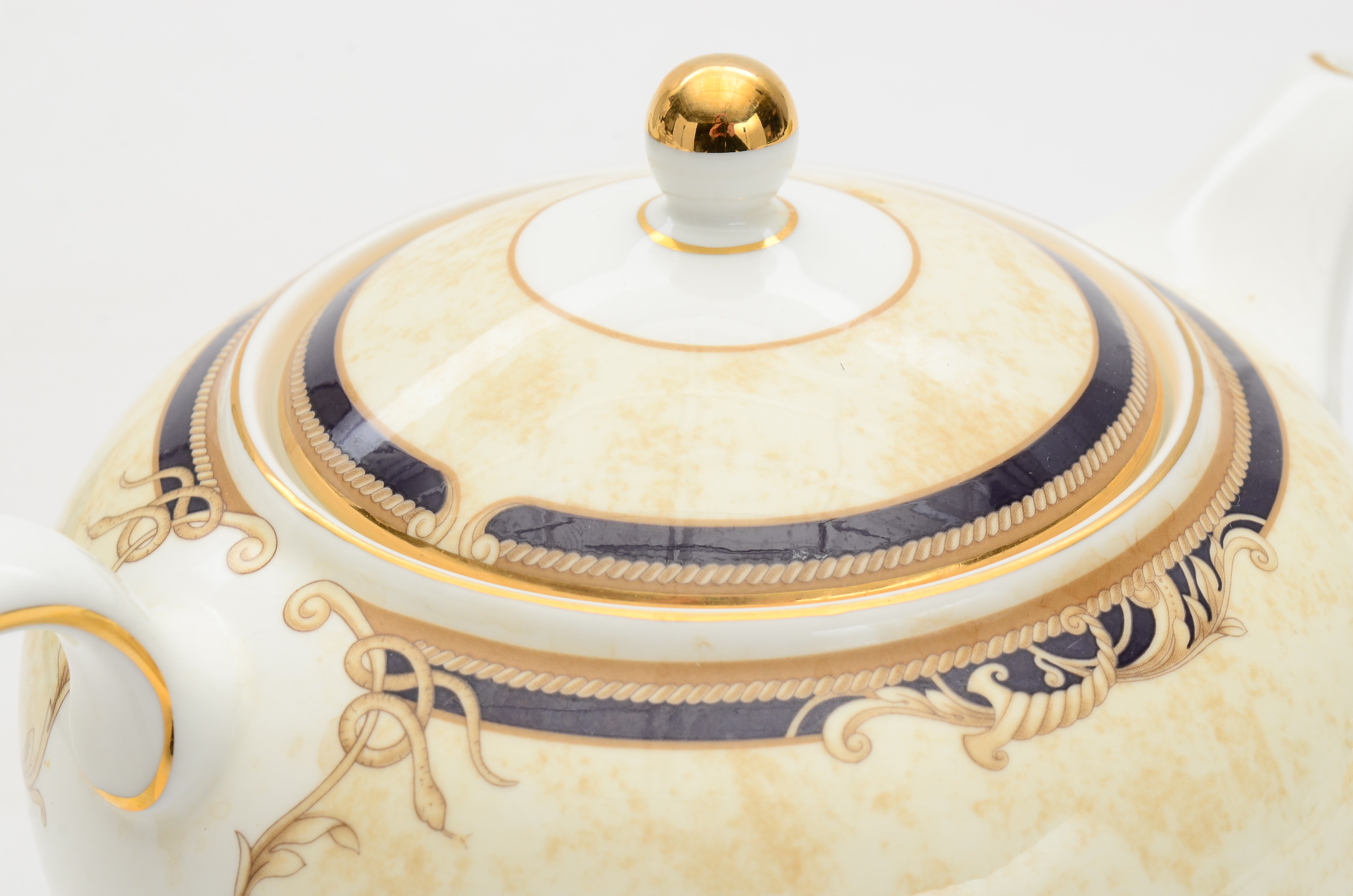 Wedgwood "Cornucopia" China Set | EBTH