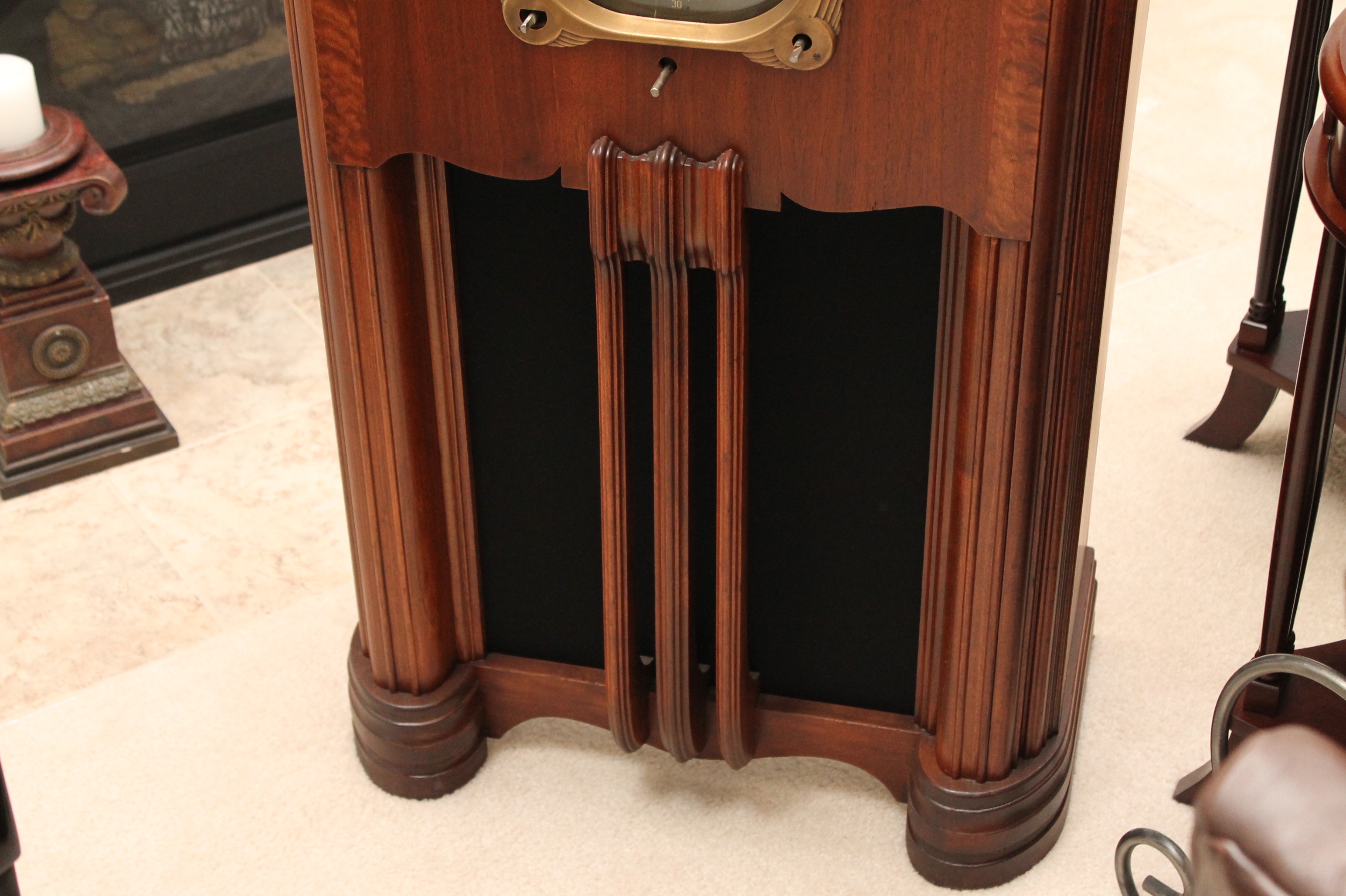 Vintage Zenith "Long Distance" Console Radio | EBTH