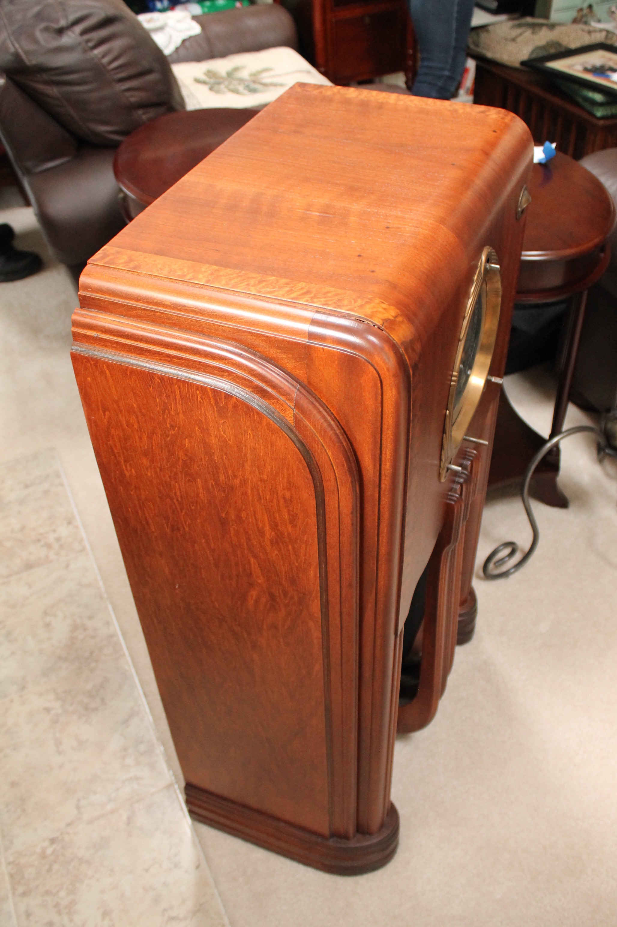 Vintage Zenith "Long Distance" Console Radio | EBTH