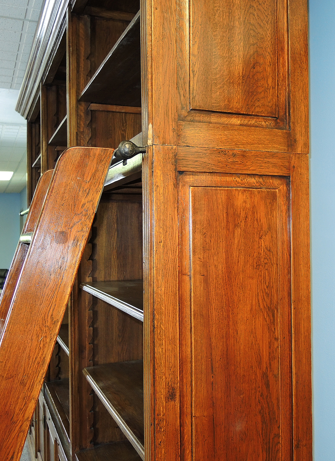 10' Long Library Wall Bookcase with Ladder | EBTH