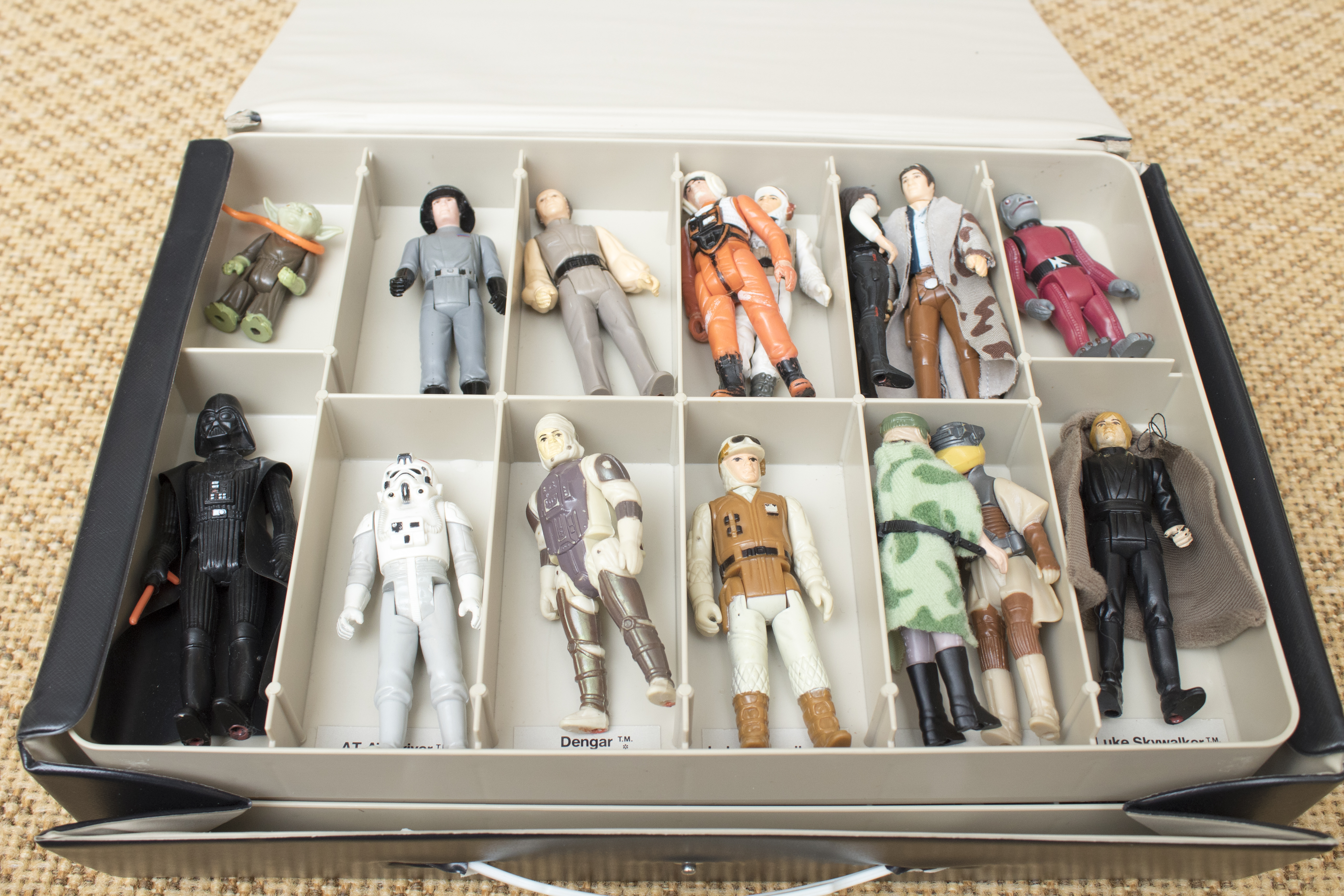 1970s Star Wars Storage Case with Vintage Action Figures | EBTH
