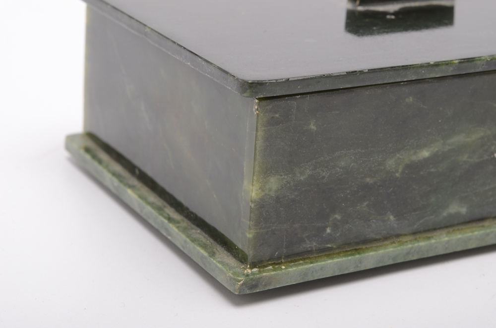 Nephrite Storage Box | EBTH