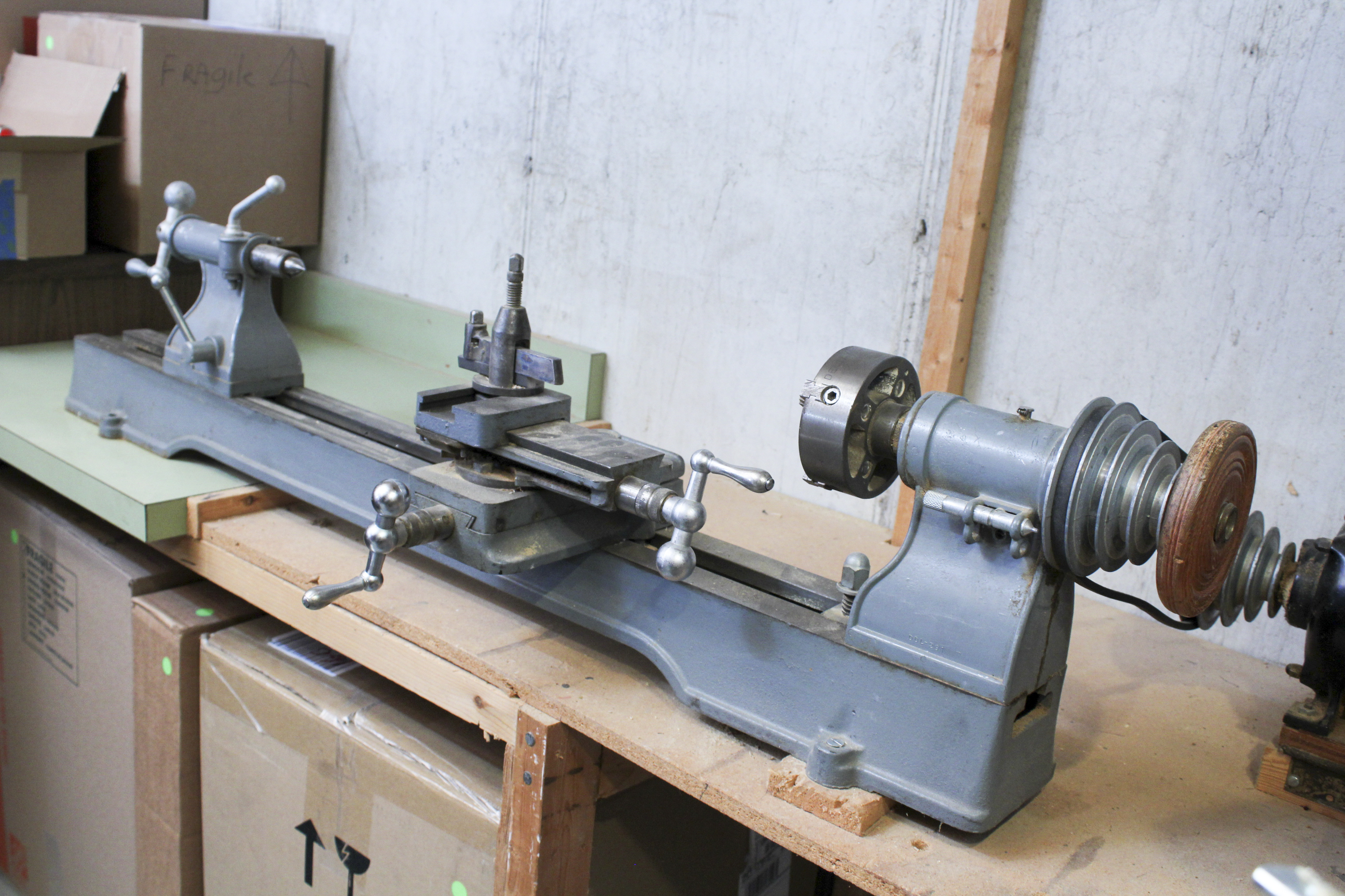 Delta Rockwell "Homecraft" Lathe with Turning Tools | EBTH