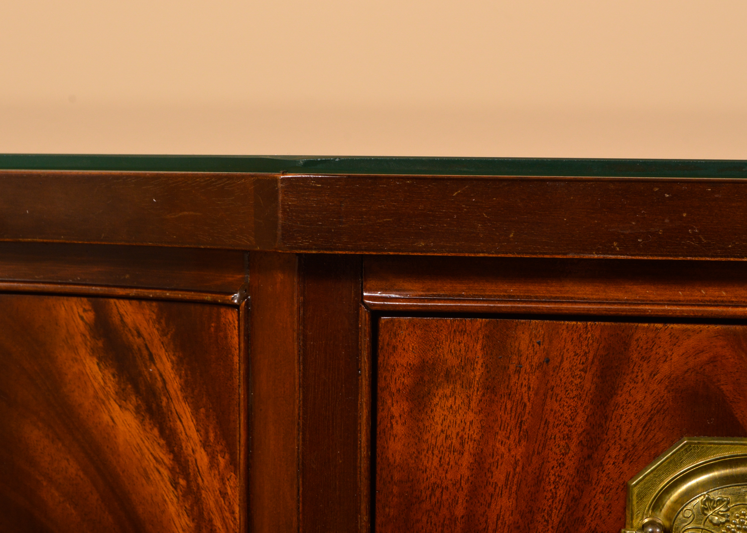 Vintage Federal Style Mahogany Breakfront Buffet | EBTH