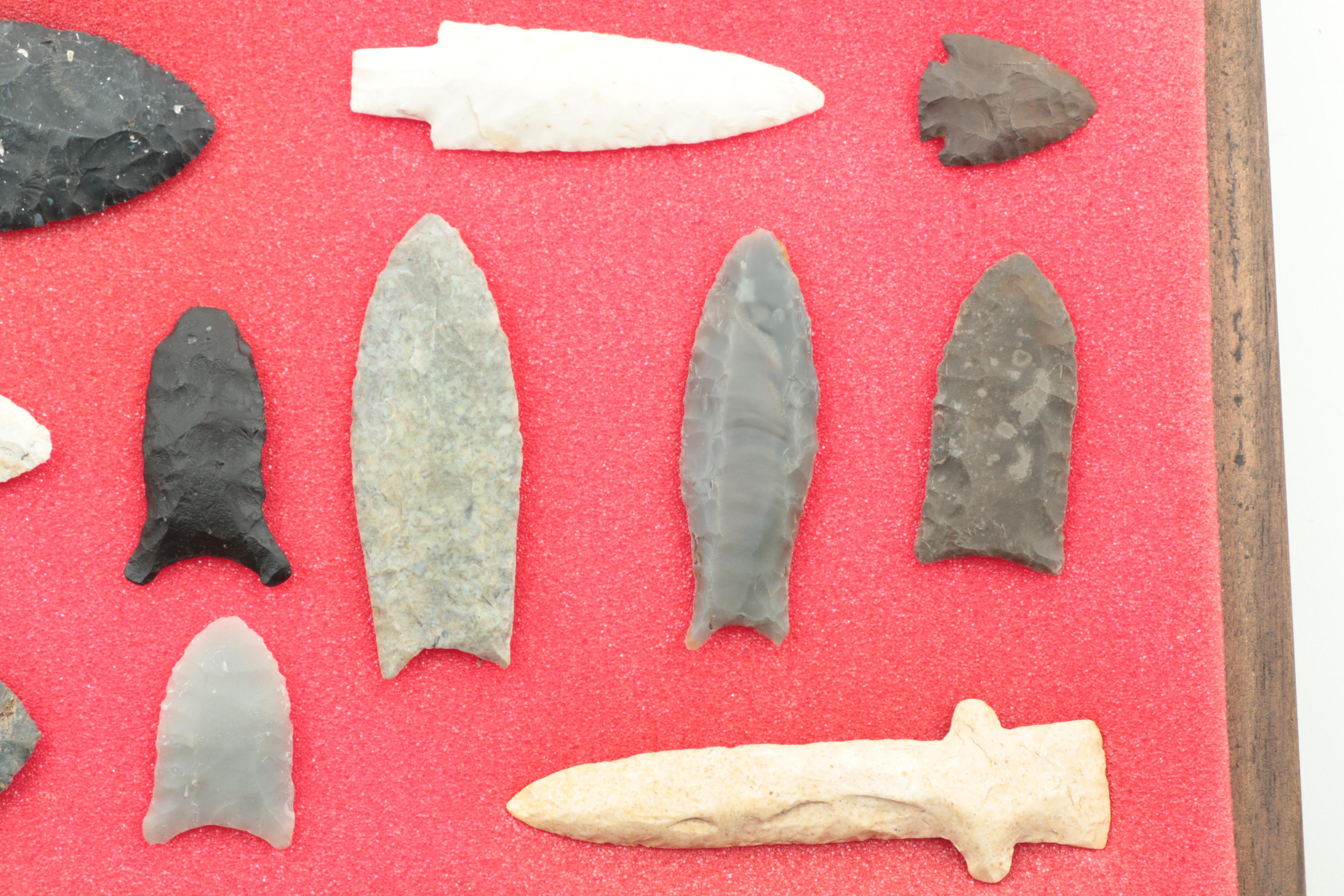 Collection of Twenty-One Contemporary Bifacial Chert Points | EBTH