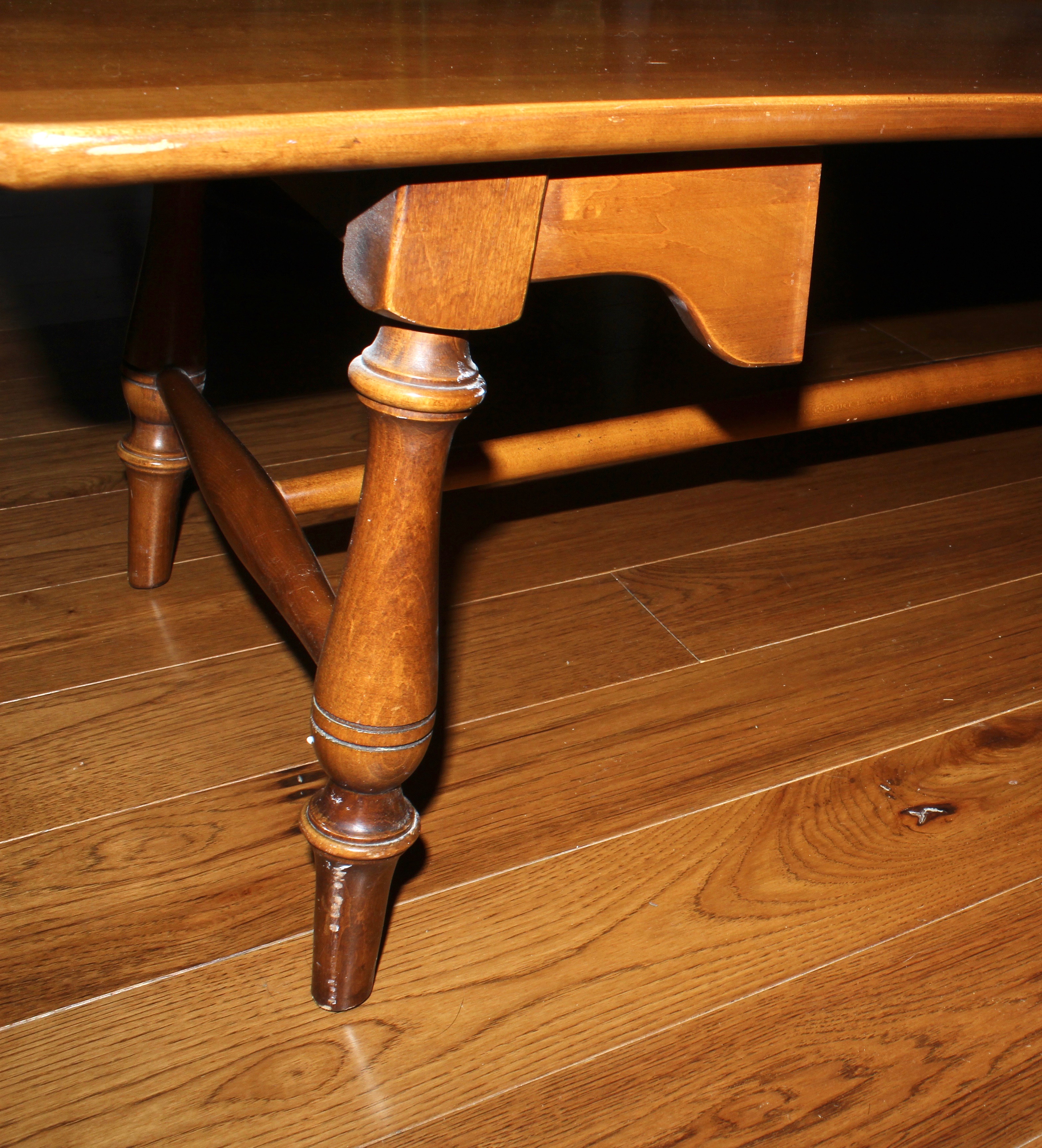 Early American Style Maple Coffee Table | EBTH