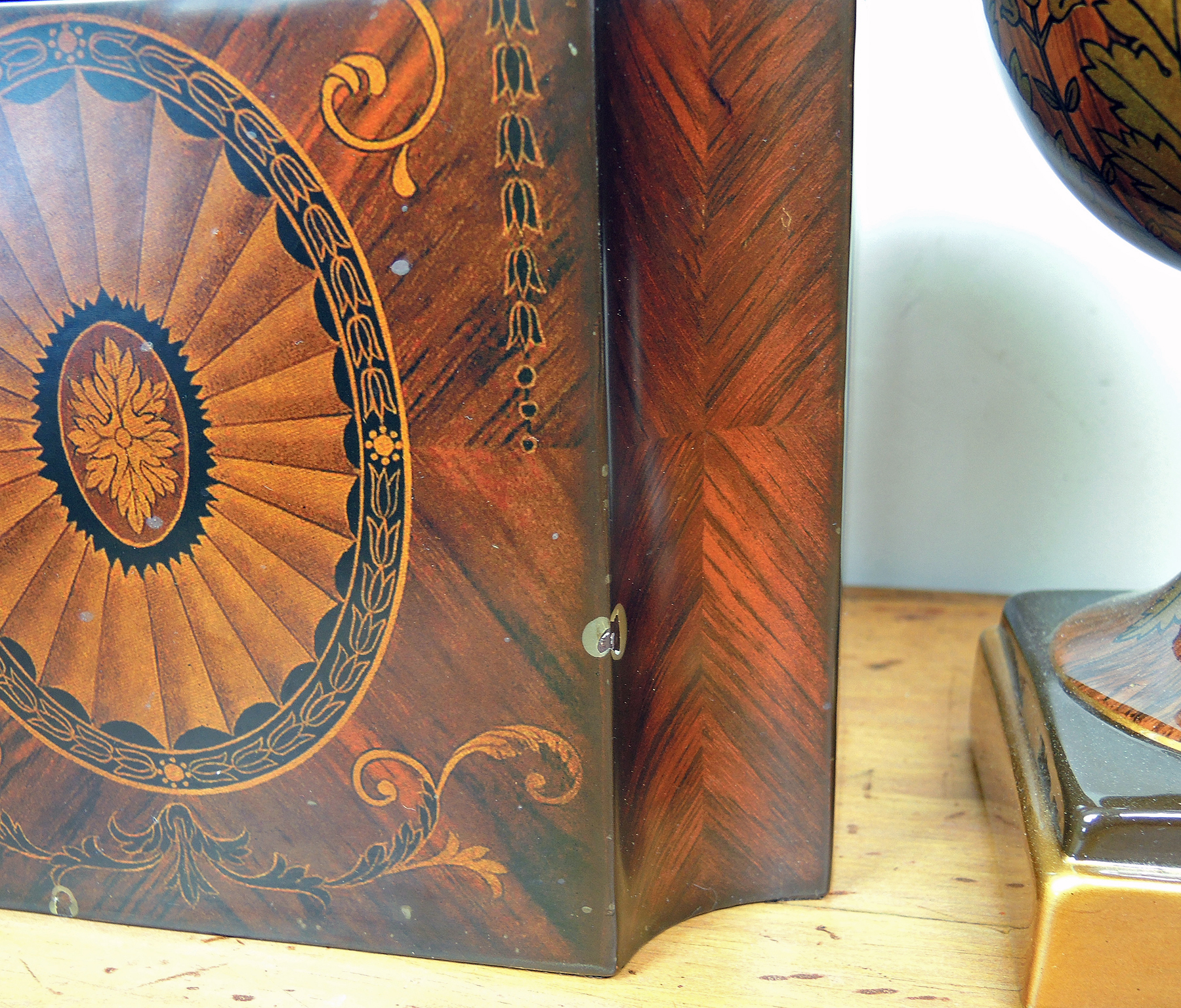 Ethan Allen Boxes, Bird Art and Decor with Desk Clocks | EBTH