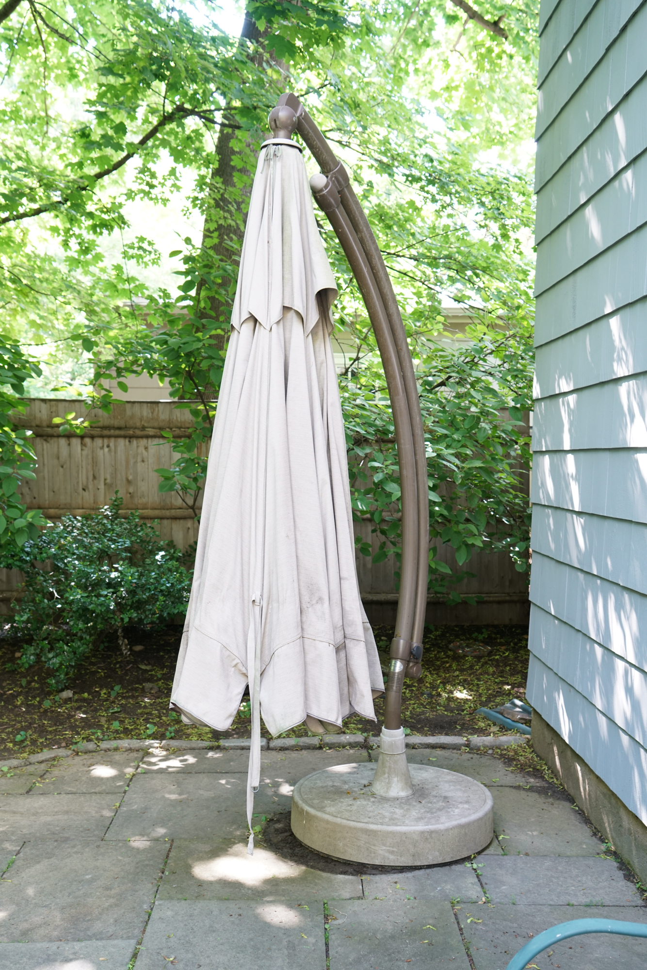 Sun Garden Easy Sun Parasol Umbrella with Weighted Base | EBTH