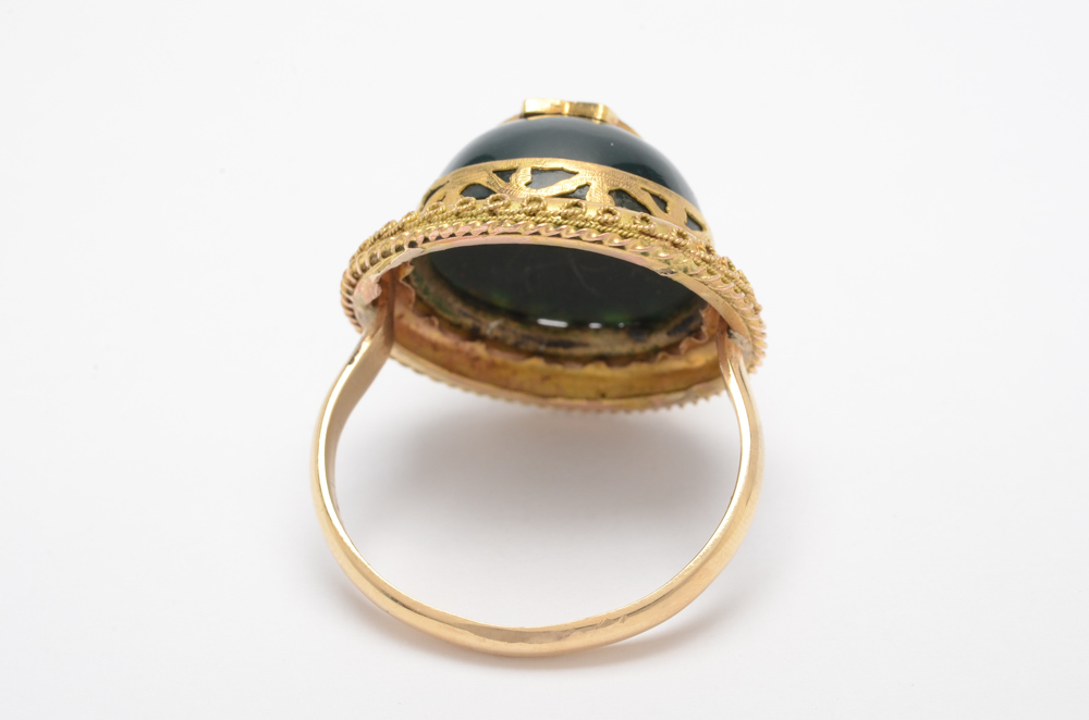 Antique 14K Yellow Gold Bloodstone and Violet Sapphire Dome Ring | EBTH