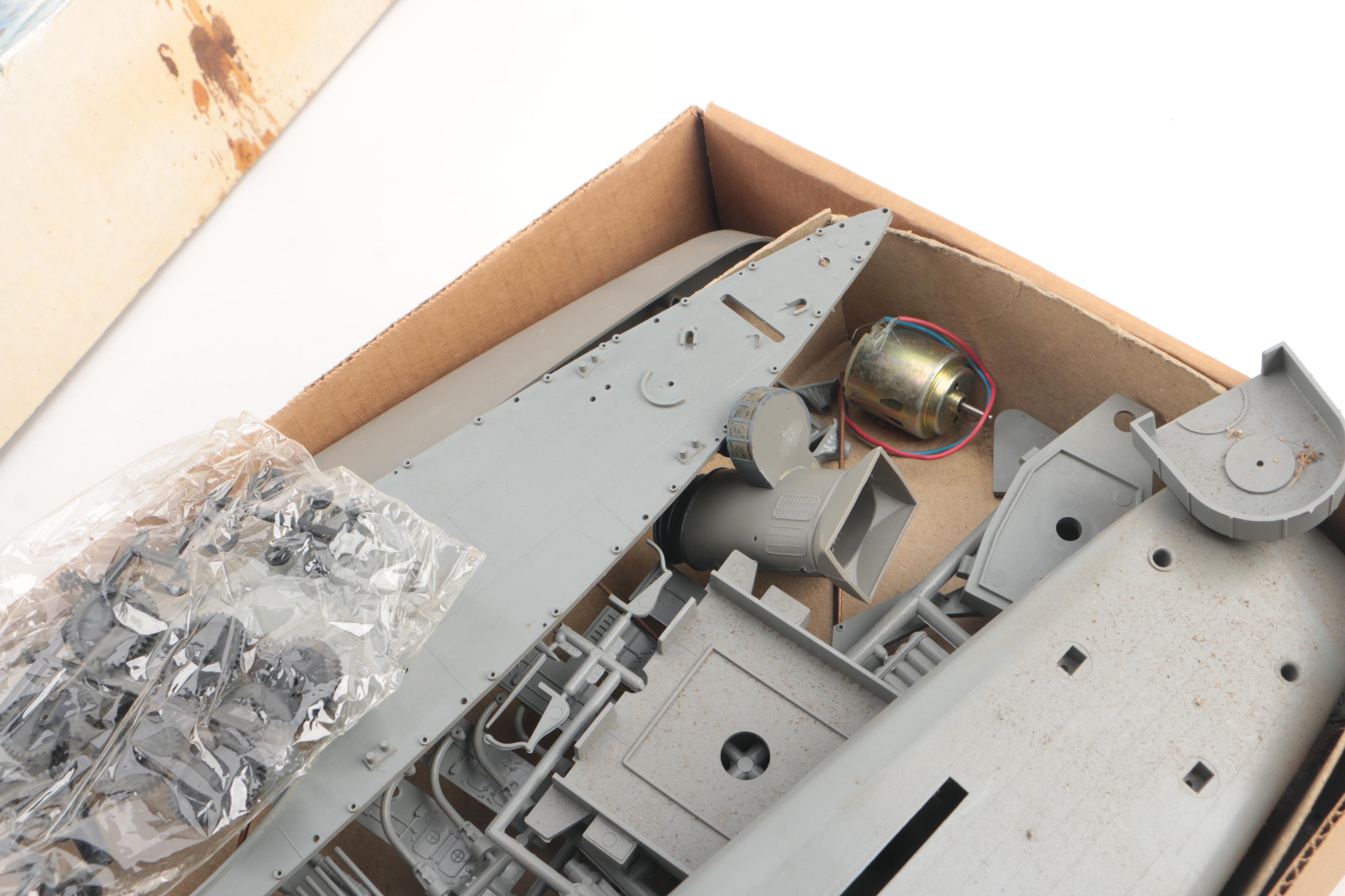 Motorized Ship Model Blue Devil Destroyer "Fletcher Class" by Lindberg ...