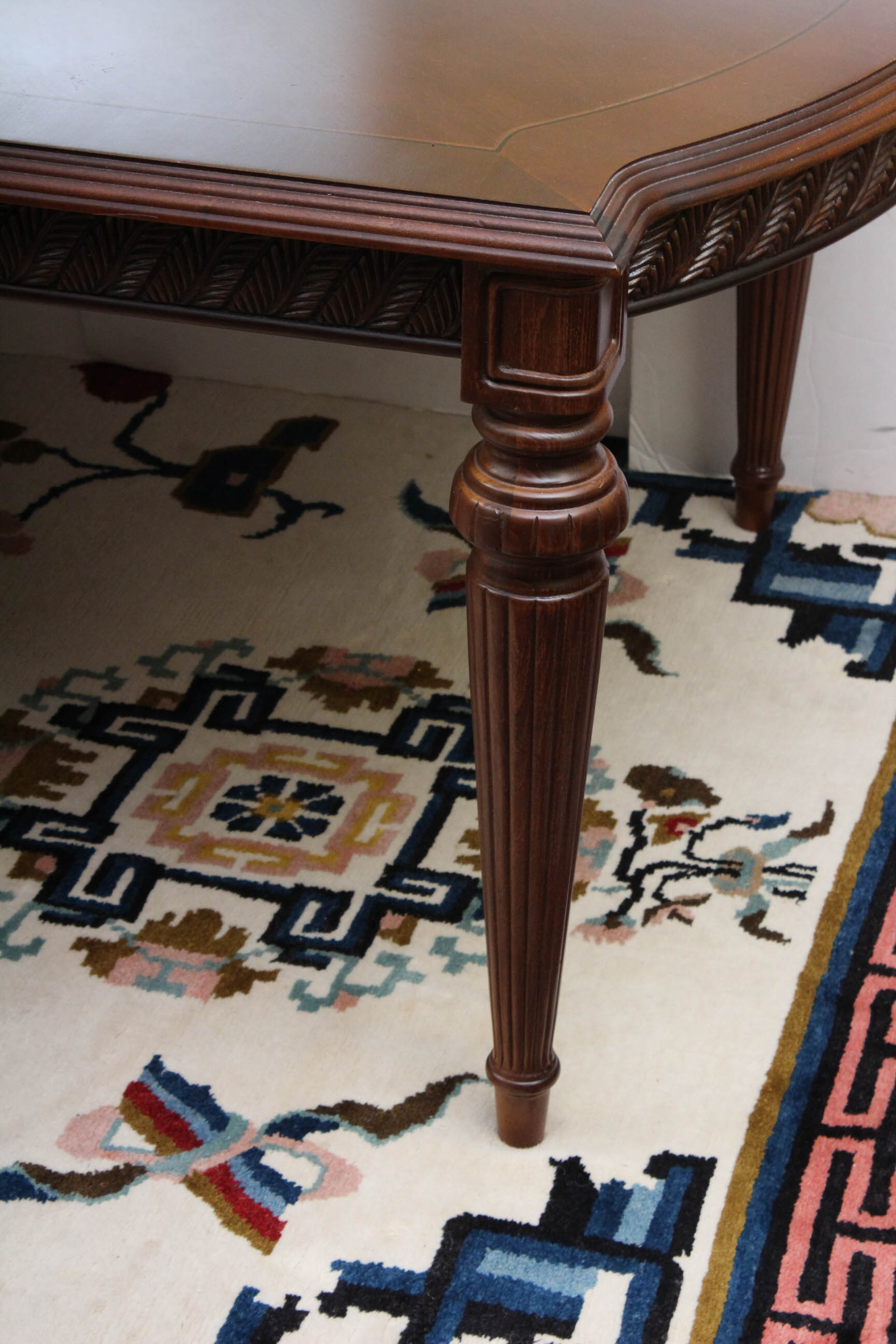 Thomasville "Ernest Hemingway" Collection Dining Room Table | EBTH