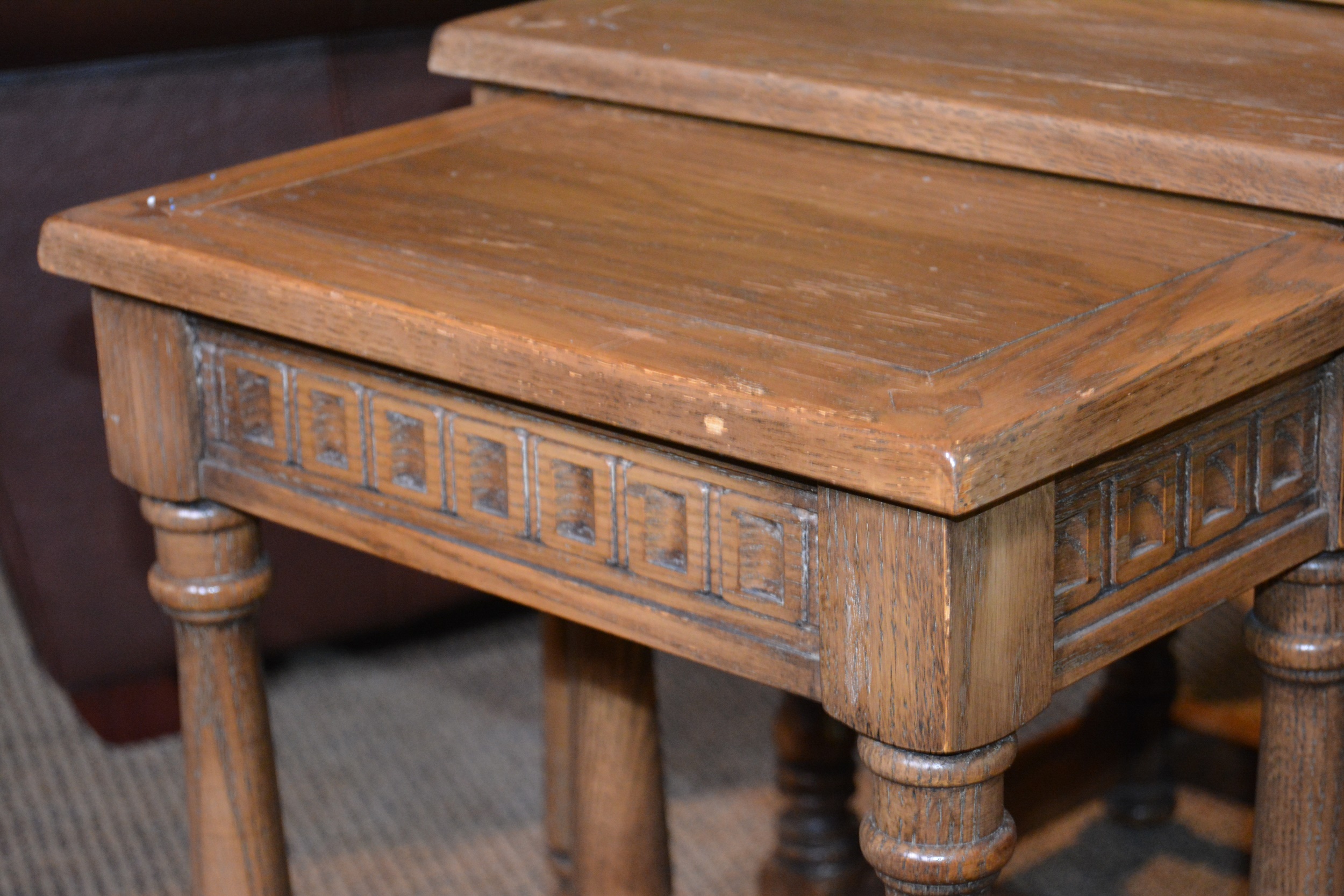 Romweber Oak Nesting Tables | EBTH