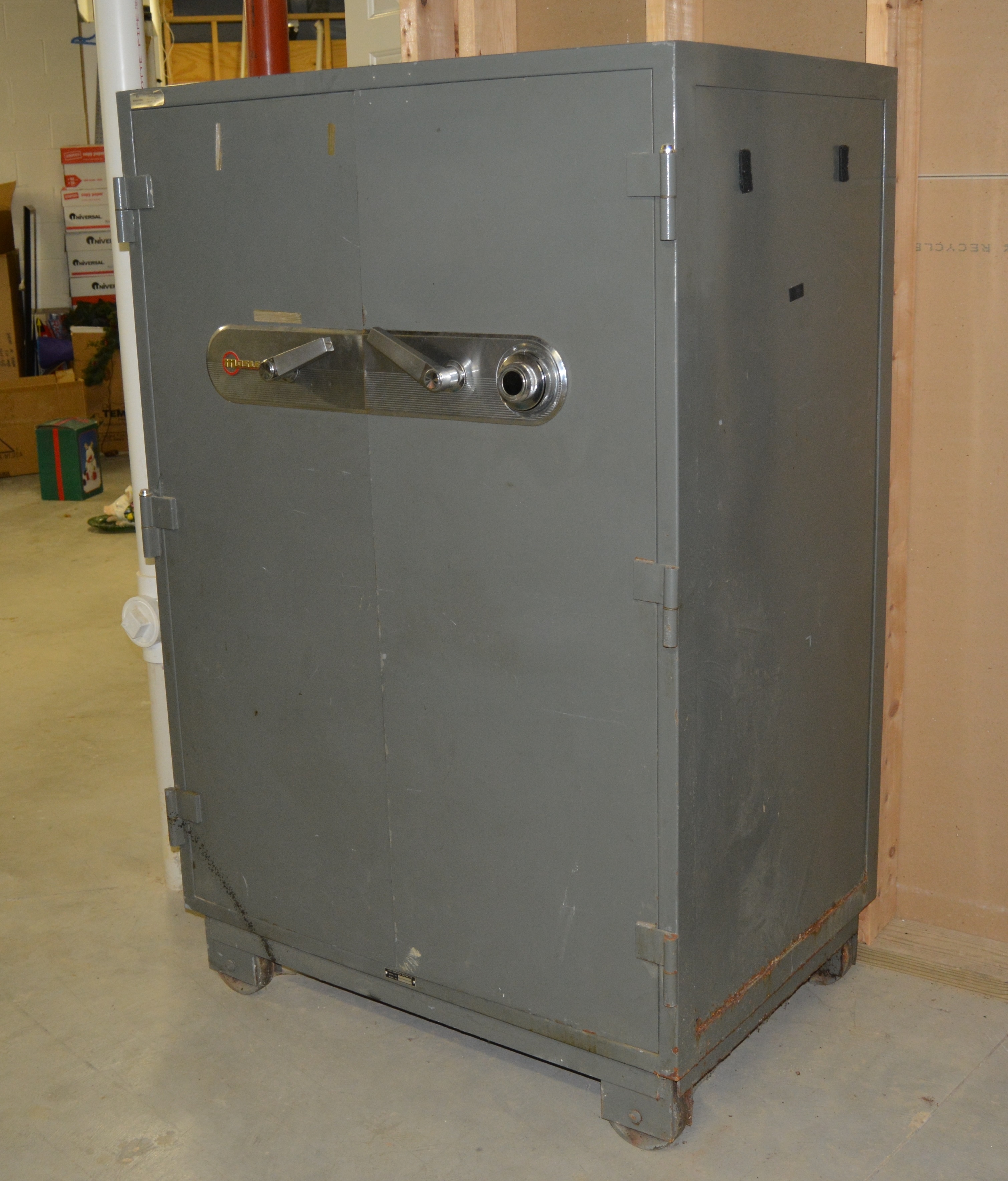 Vintage Mosler BP-280 Relocking Wheeled Safe | EBTH