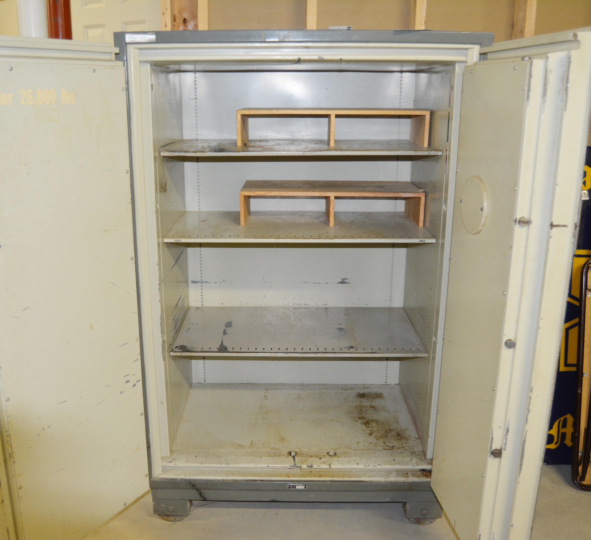 Vintage Mosler BP-280 Relocking Wheeled Safe | EBTH