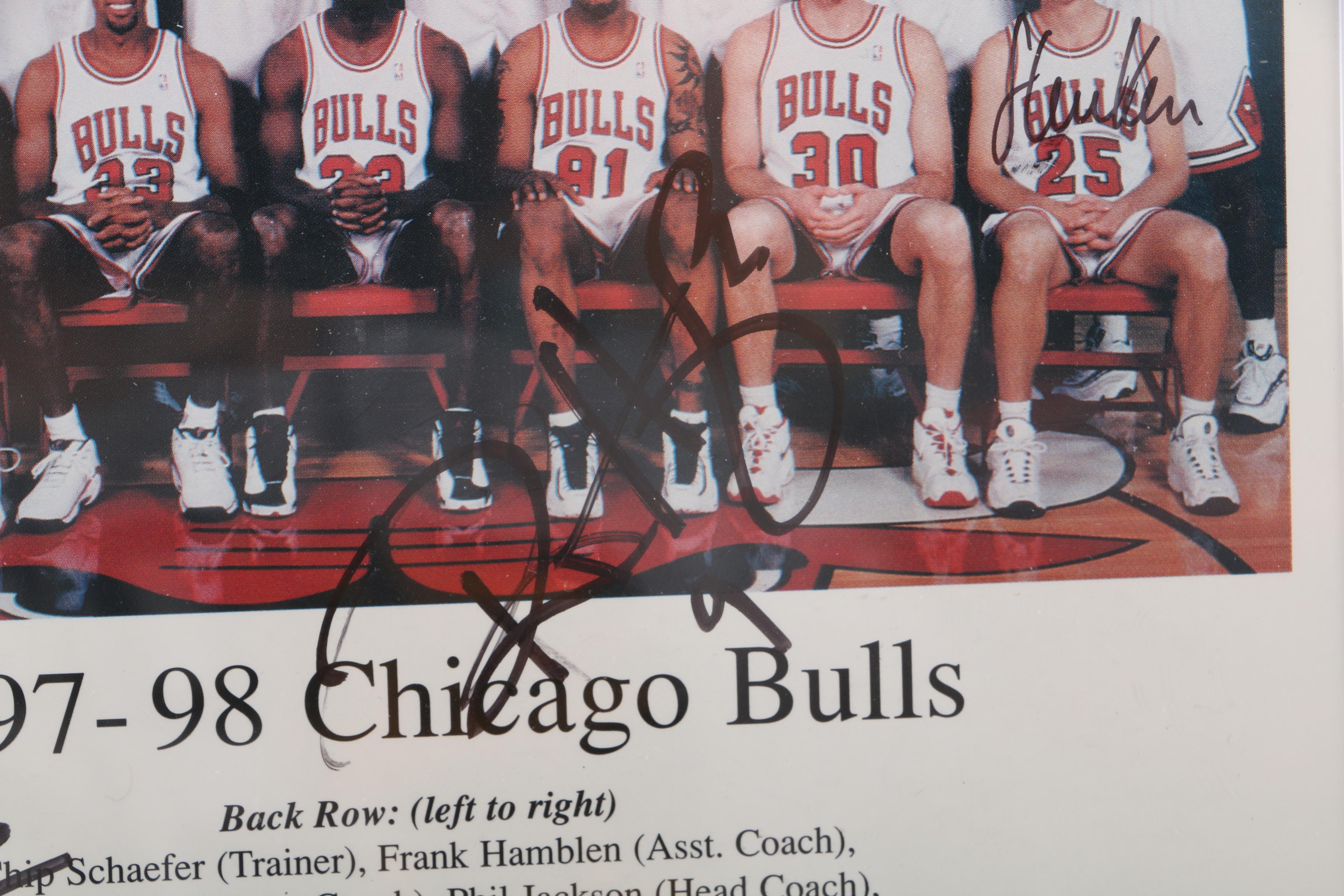 1997-1998 Chicago Bulls Autographed Team Photo | EBTH