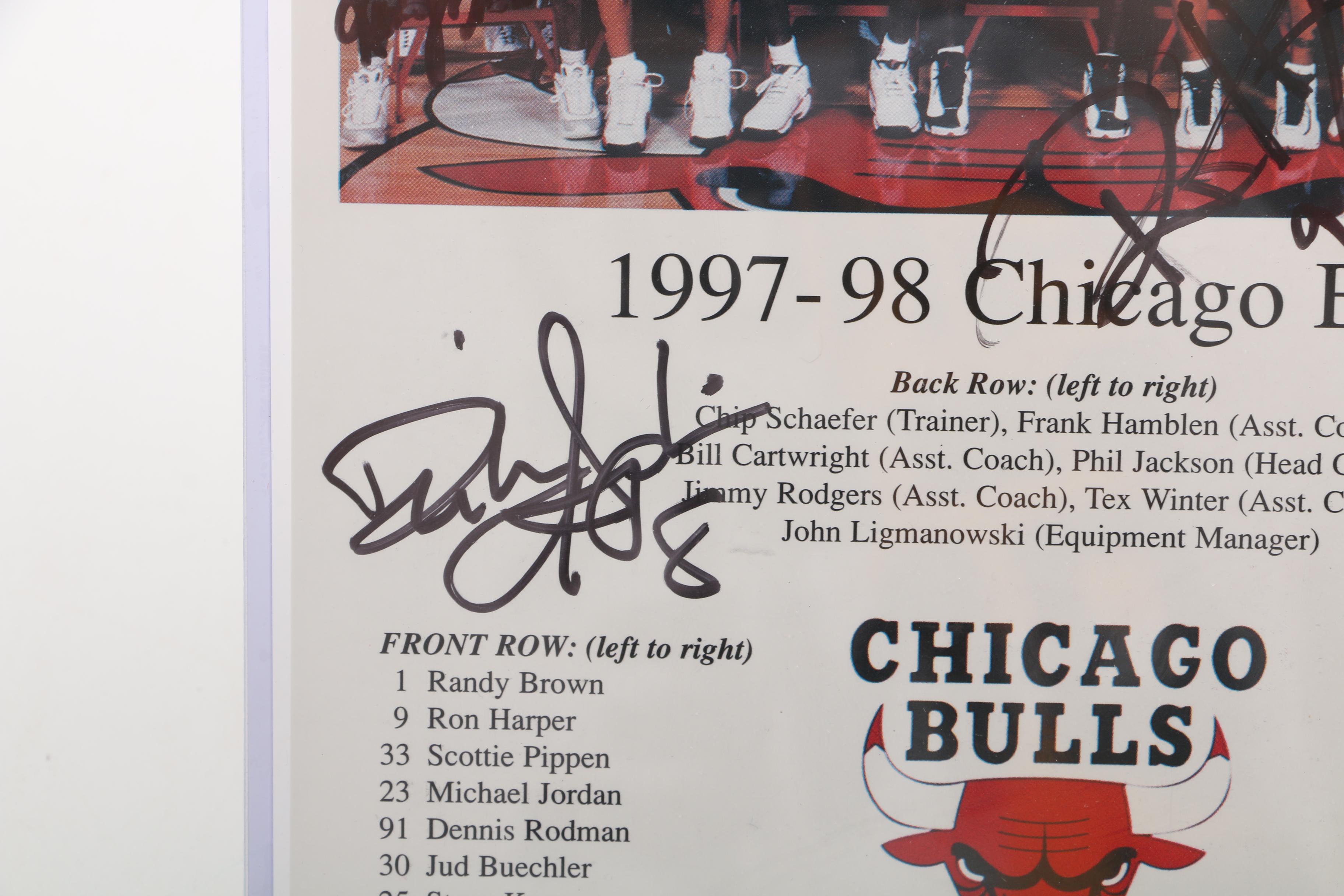 1997-1998 Chicago Bulls Autographed Team Photo | EBTH