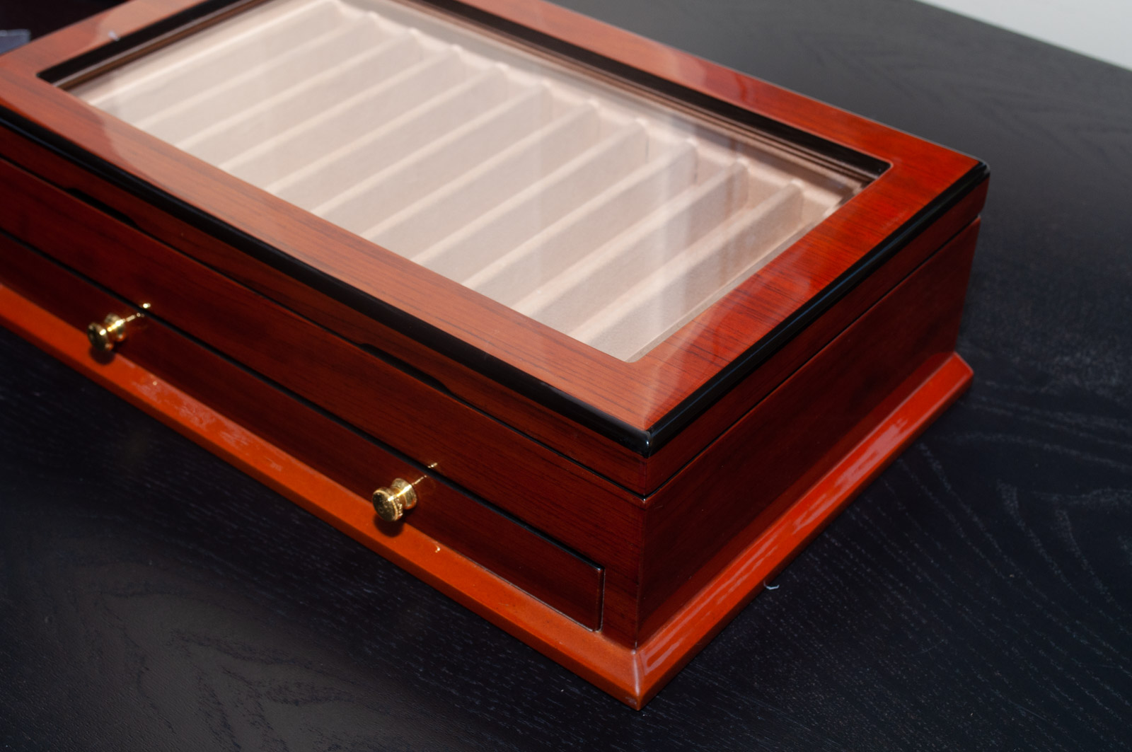 Vox Luxury Pen Display Case | EBTH
