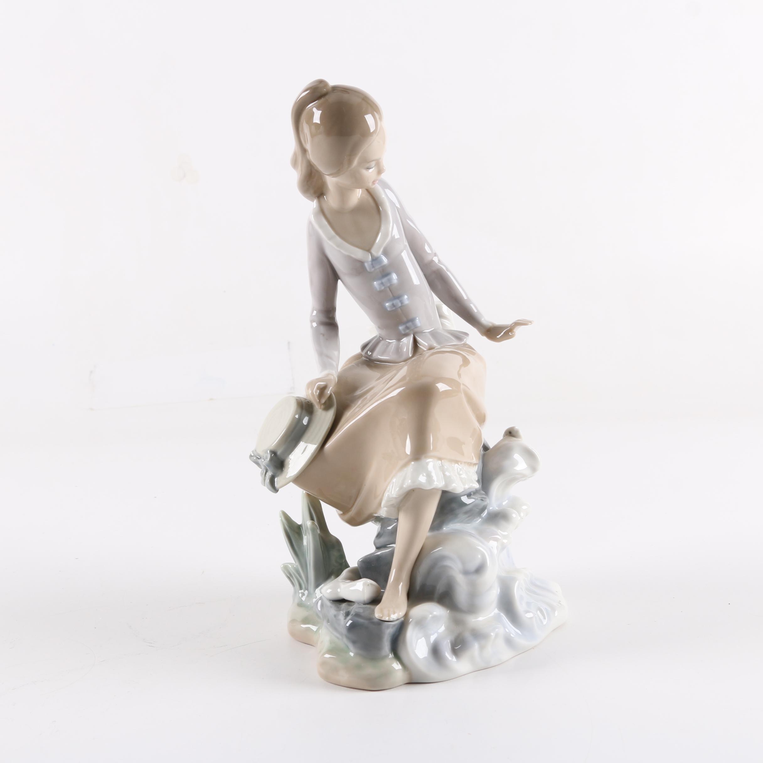 Lladró "Girl at the Seaside" Porcelain Figurine | EBTH