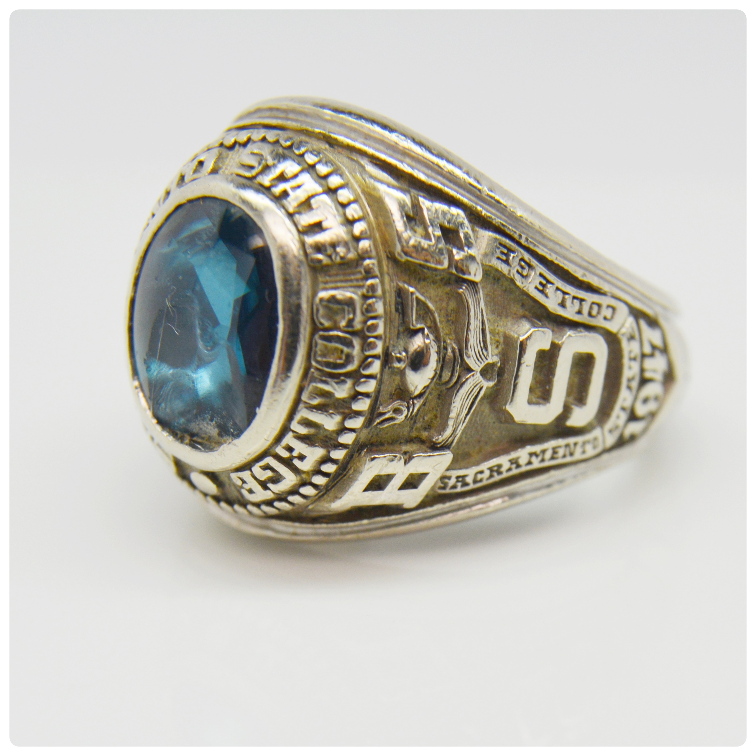 10K White Gold Blue Topaz Class Ring by John Roberts | EBTH