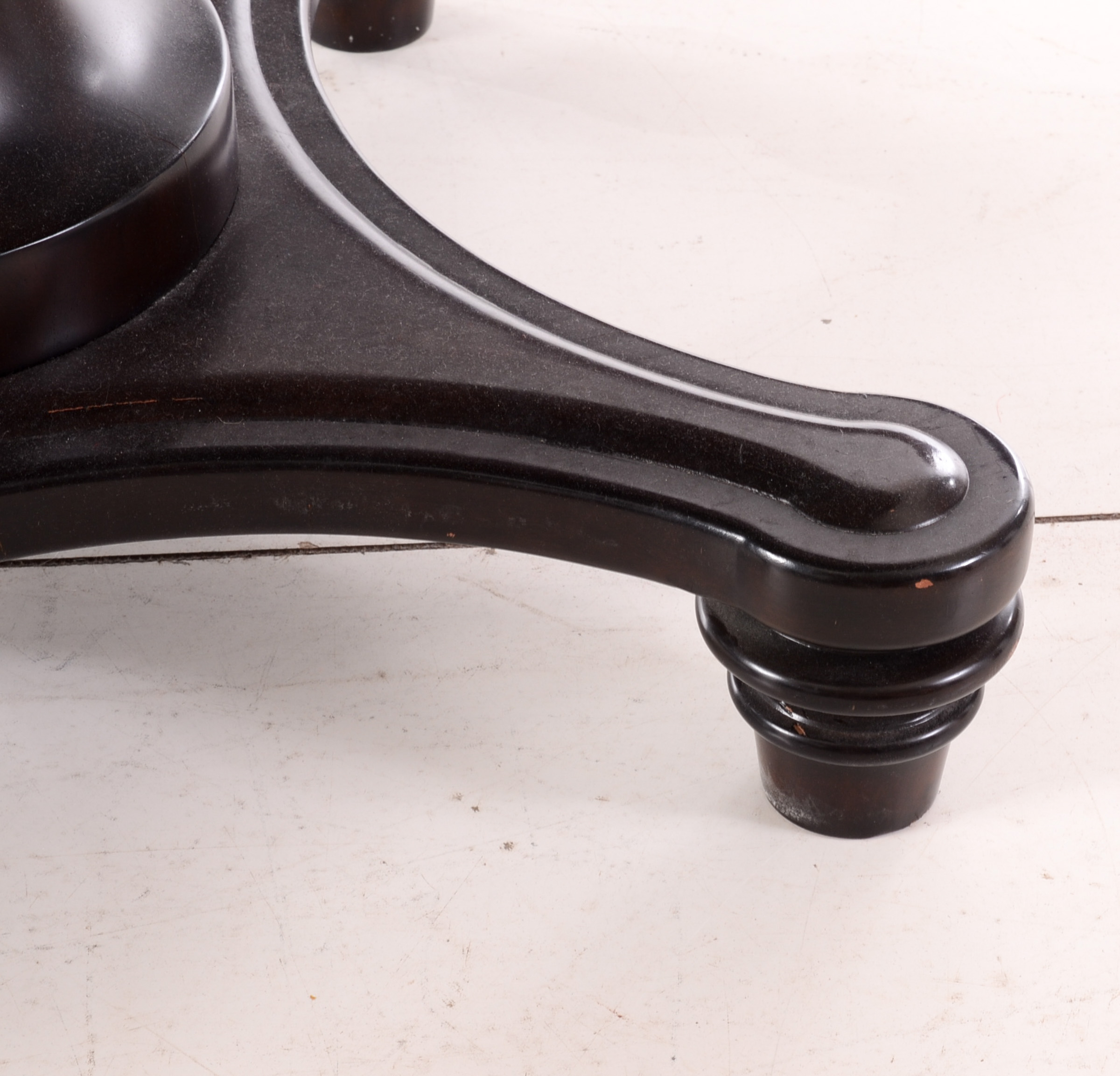 Pottery Barn "Montego" Pedestal Dining Table | EBTH