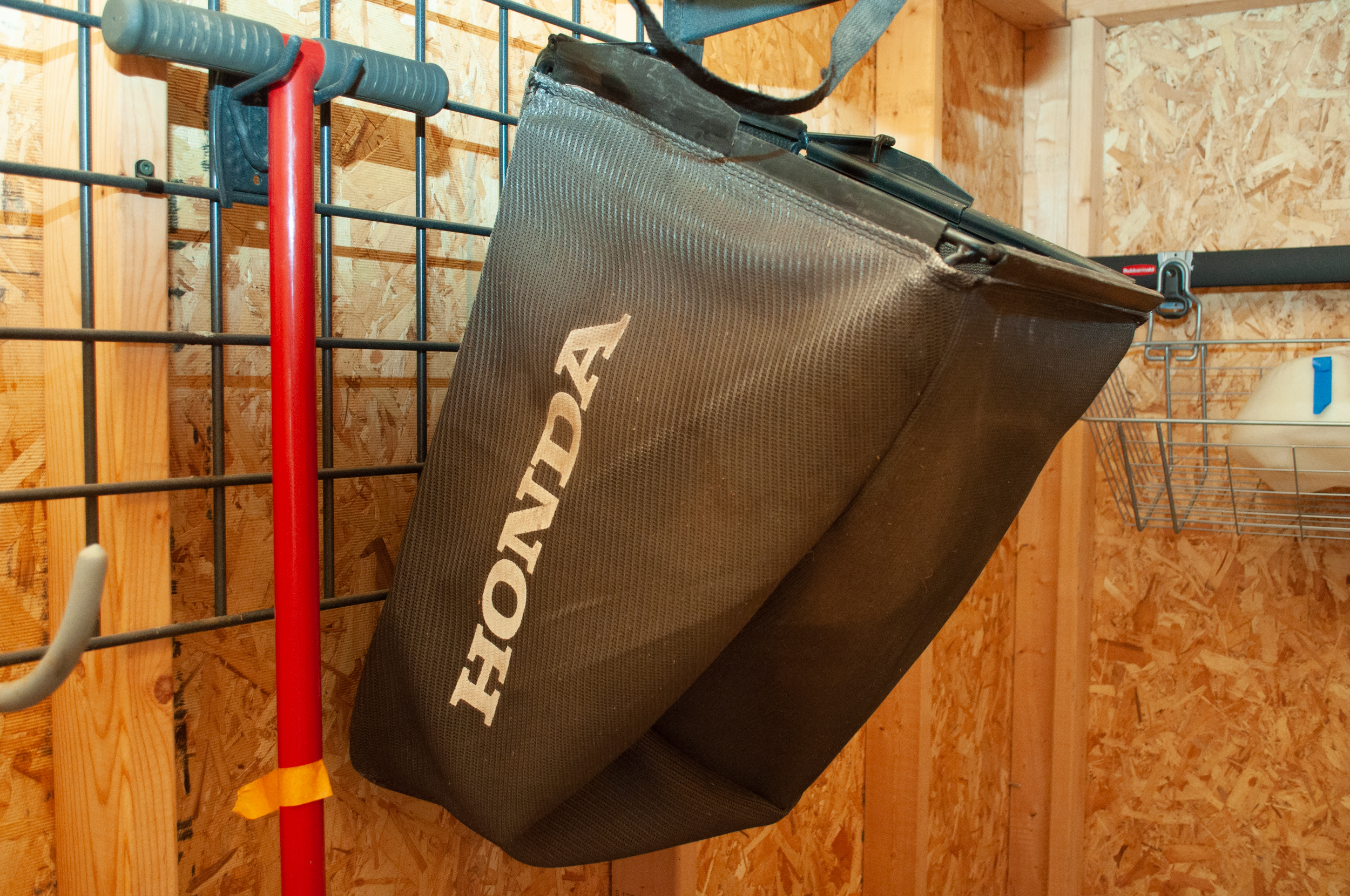 Honda Easy Start Push Mower with Leaf Attachment Bag | EBTH
