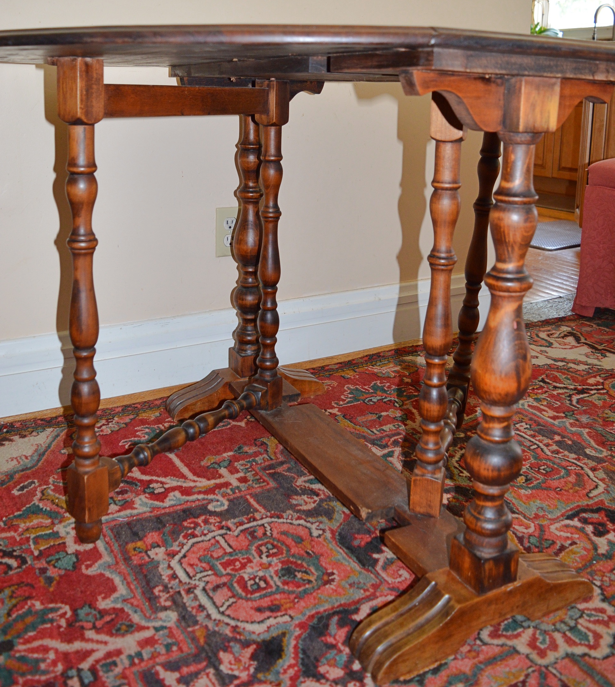 Antique Drop-Leaf Kitchen Table | EBTH