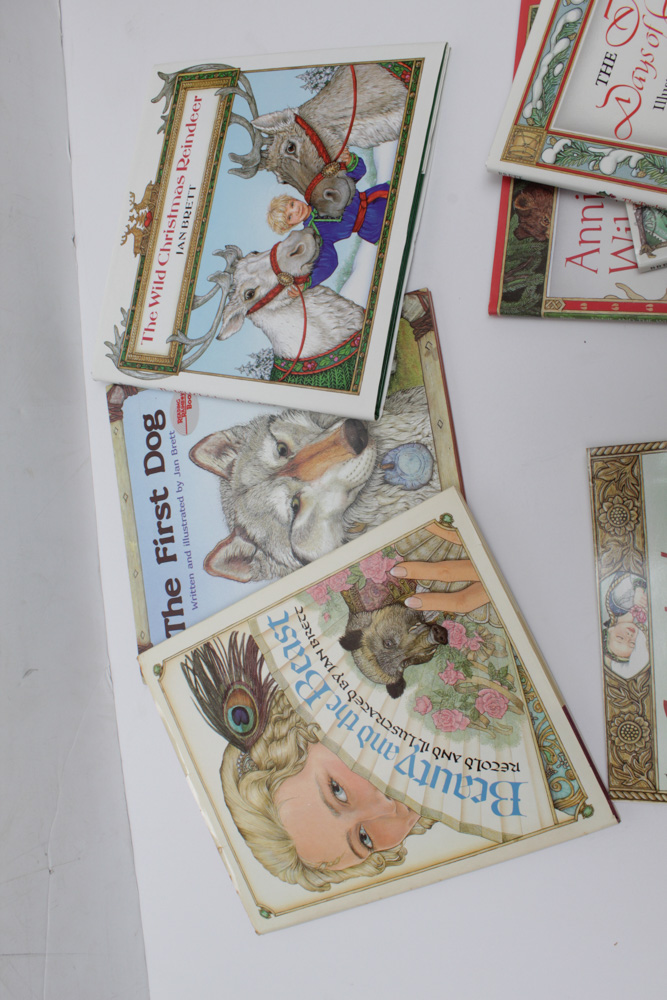 Jan Brett Signed Children's Books | EBTH