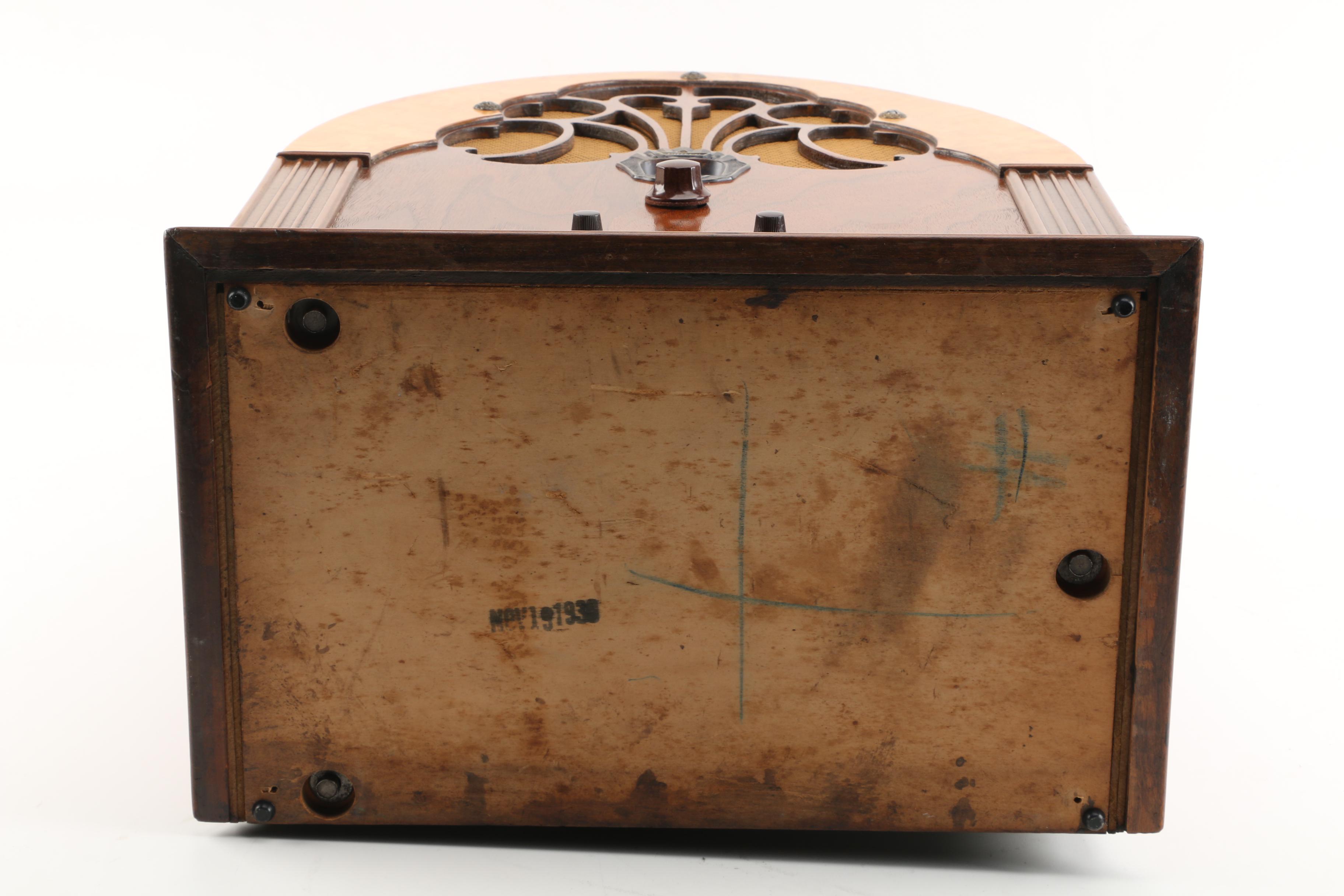 1930 Philco Model 20 Cathedral Tube Radio | EBTH