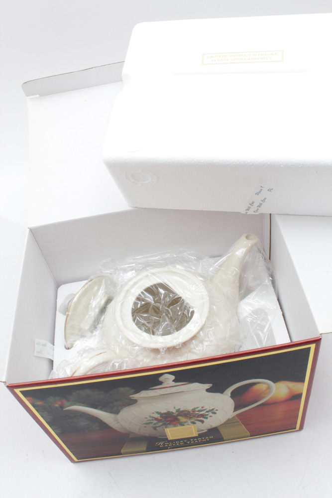 Lenox "Holiday Tartan" Teapot | EBTH