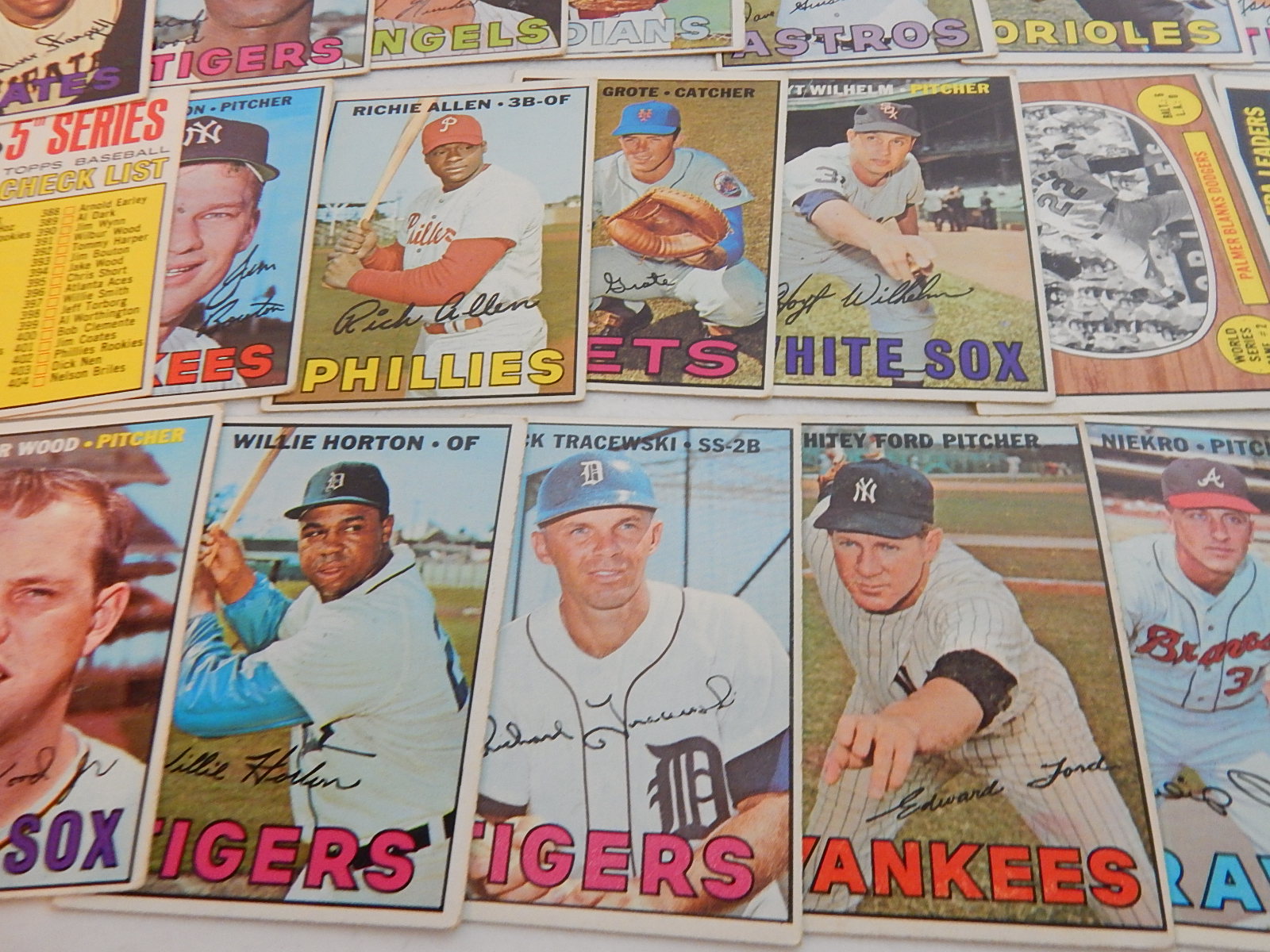 1967 Topps Baseball Card Collection - Around 70 Card Count | EBTH