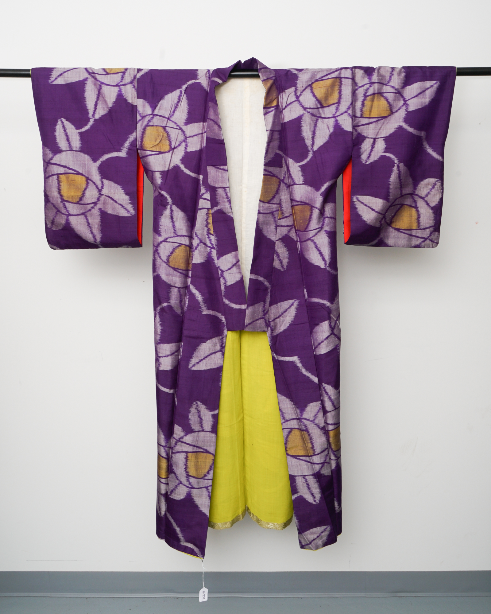 Circa 1925 Vintage Japanese Handwoven Meisen Silk Komon Kimono | EBTH