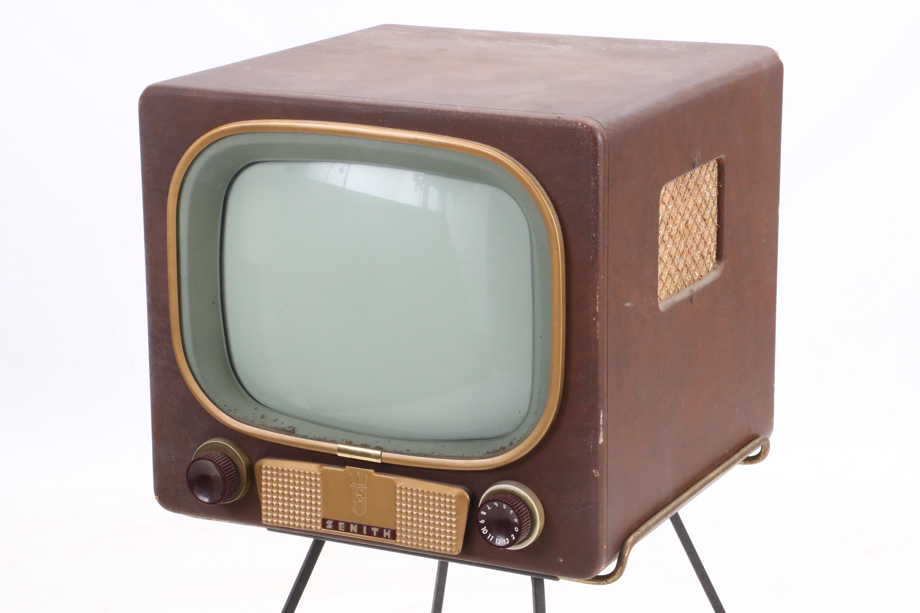 1950s Zenith Television with Bakelite Tuning Knobs | EBTH