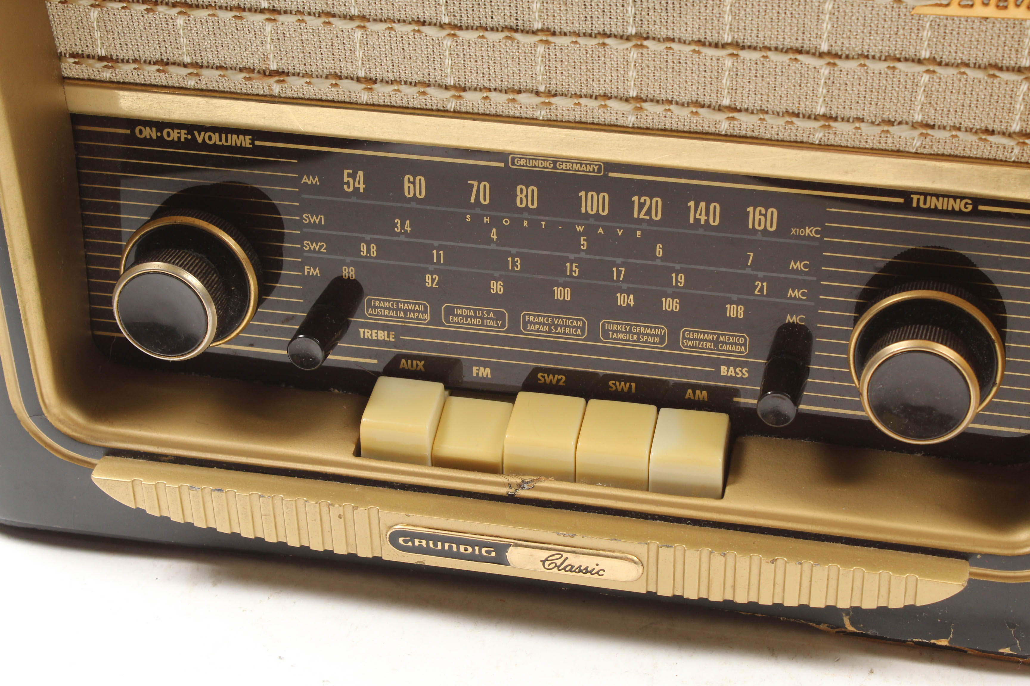 Grundig Model 960 Tabletop Radio | EBTH