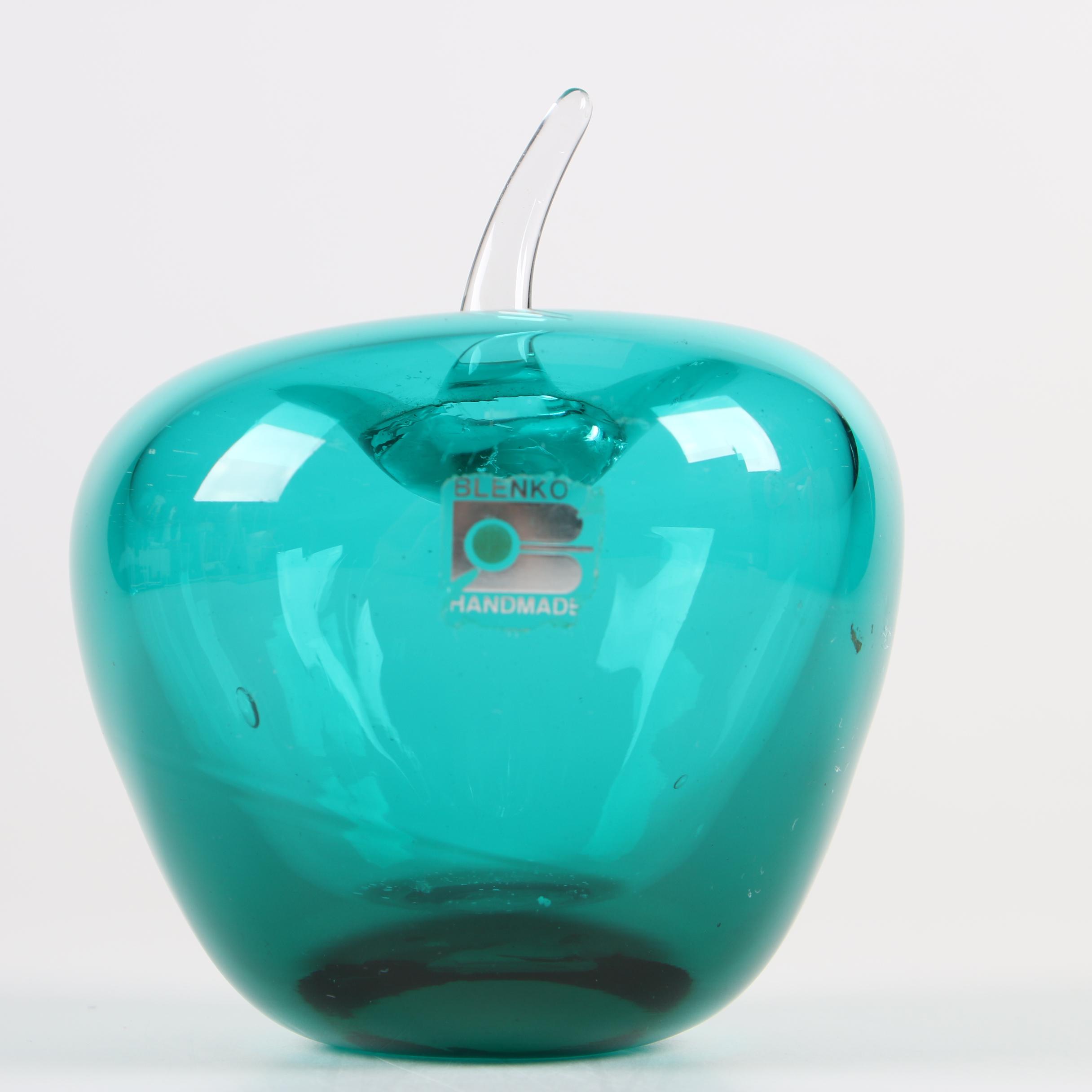 Mid Century Blenko Blown Glass Apple Paperweight | EBTH
