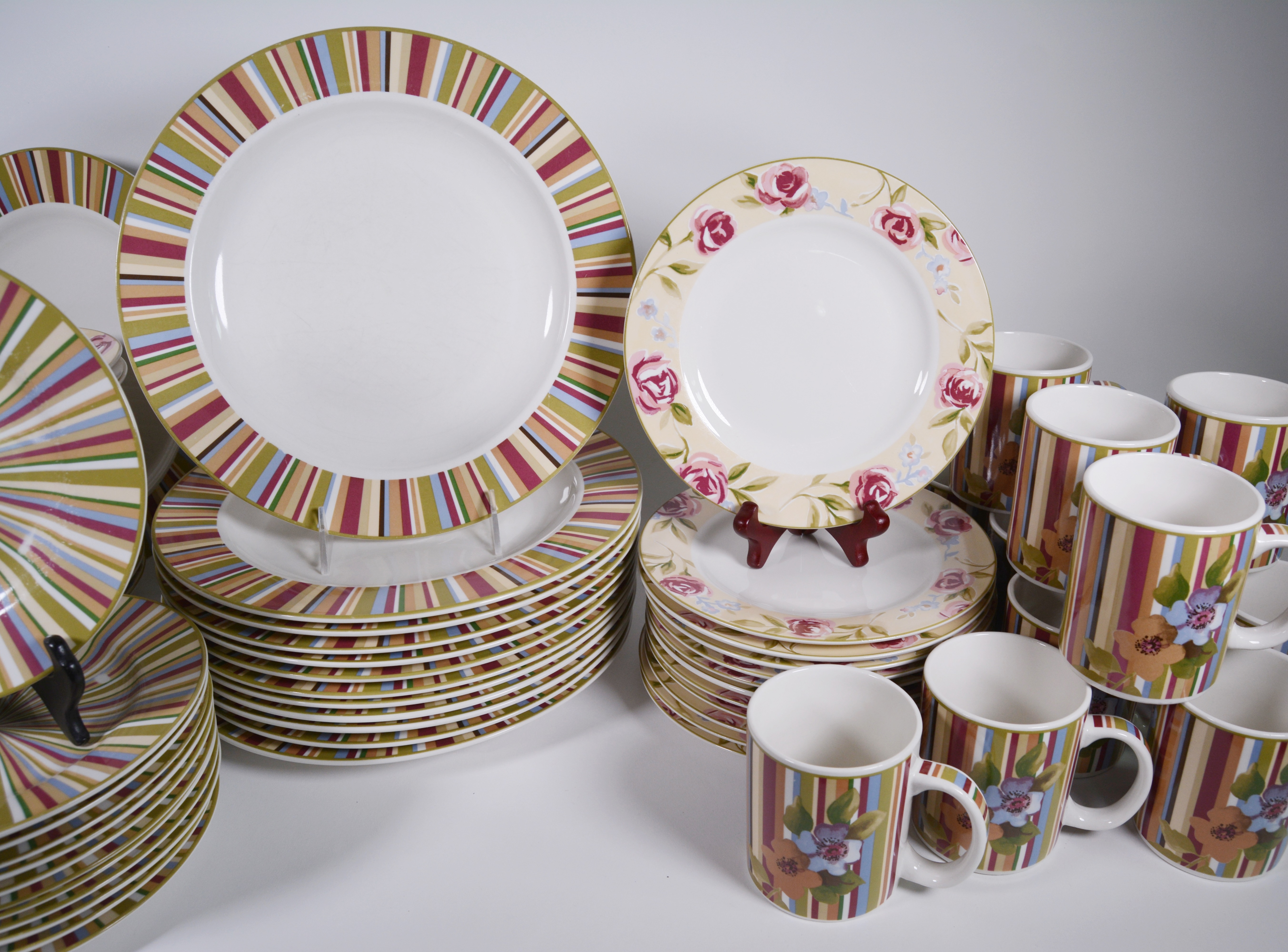 Laura Ashley Lifestyles "Hampshire Floral" Dinnerware | EBTH