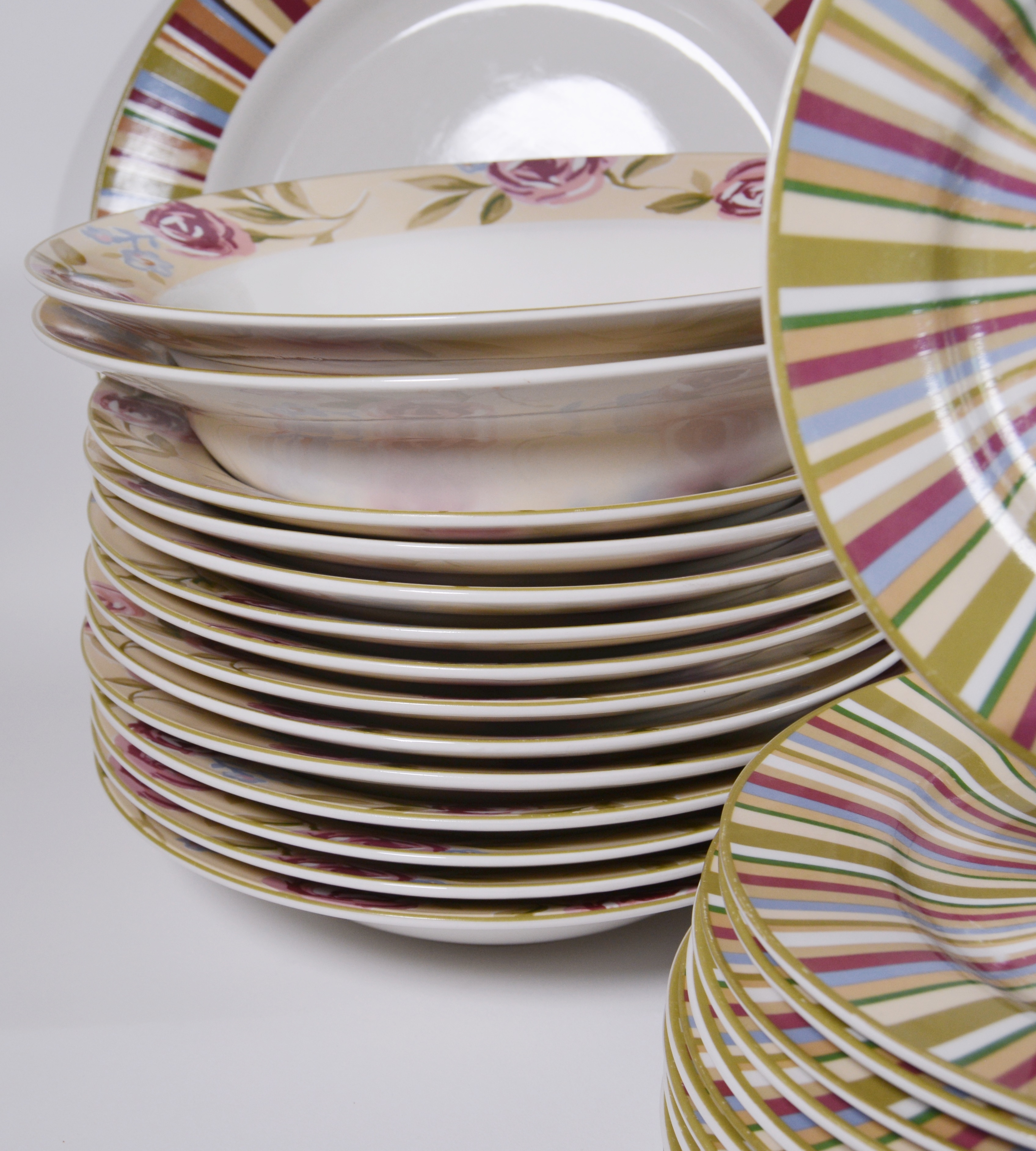 Laura Ashley Lifestyles "Hampshire Floral" Dinnerware | EBTH