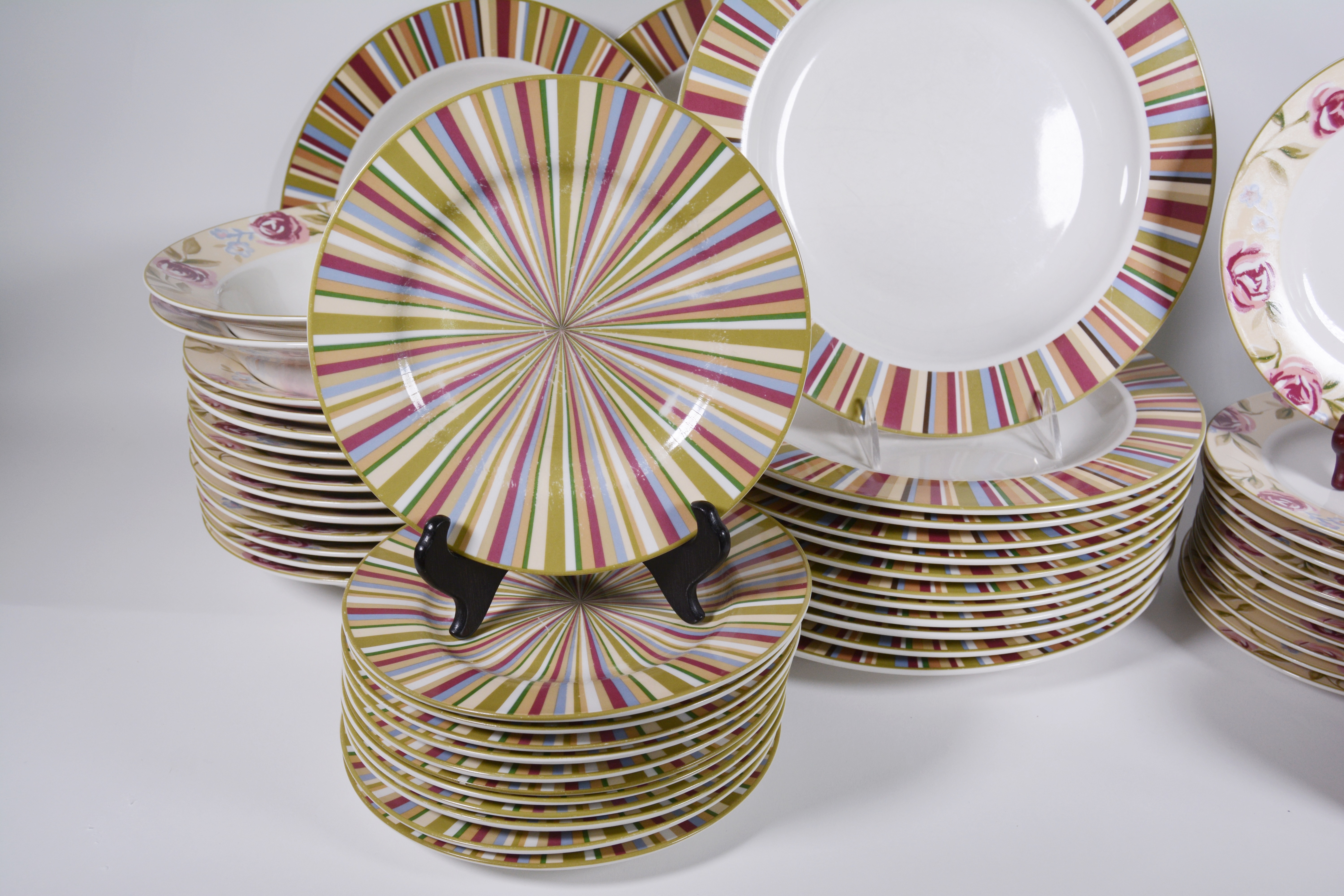 Laura Ashley Lifestyles "Hampshire Floral" Dinnerware | EBTH