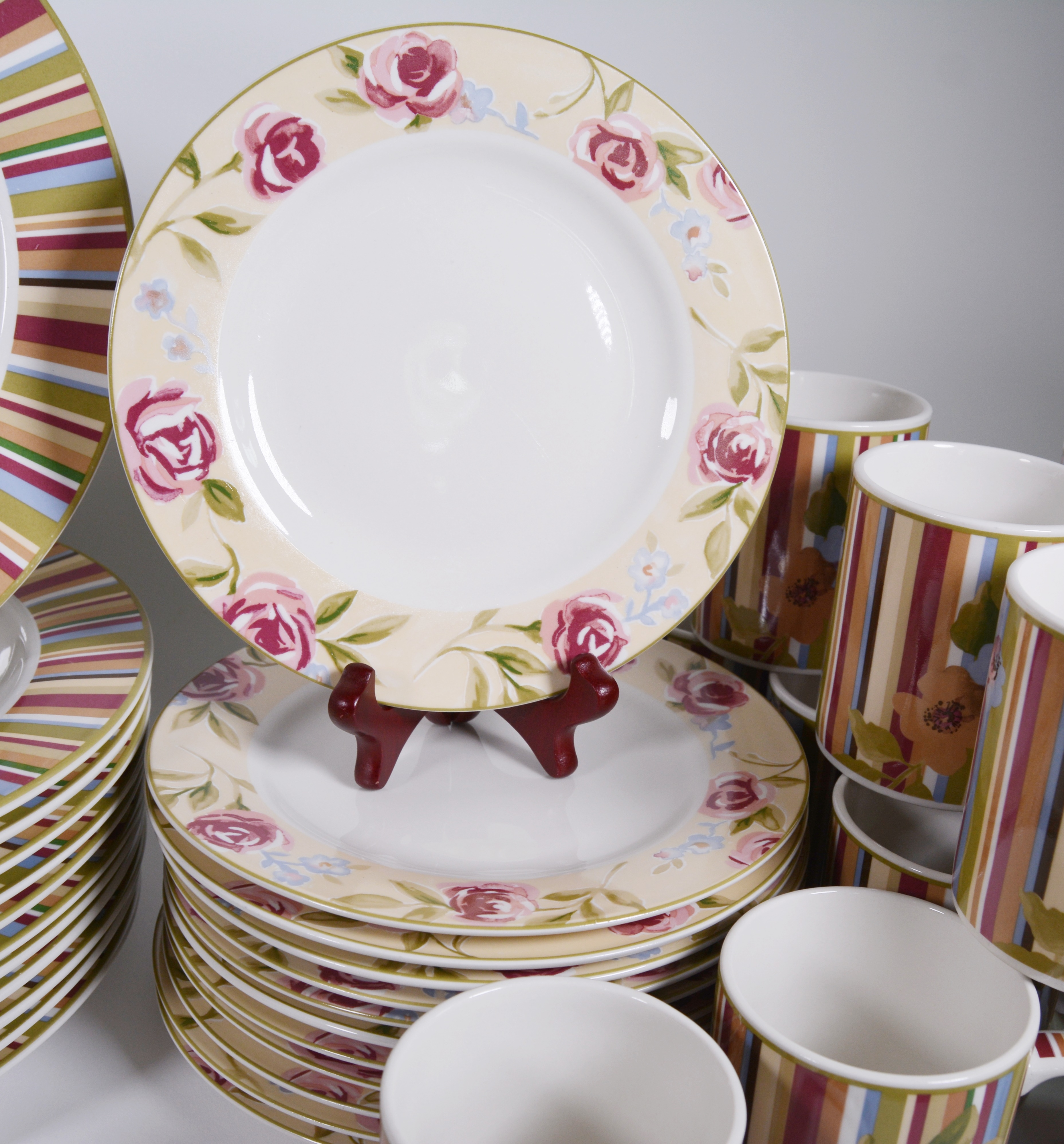 Laura Ashley Lifestyles "Hampshire Floral" Dinnerware | EBTH