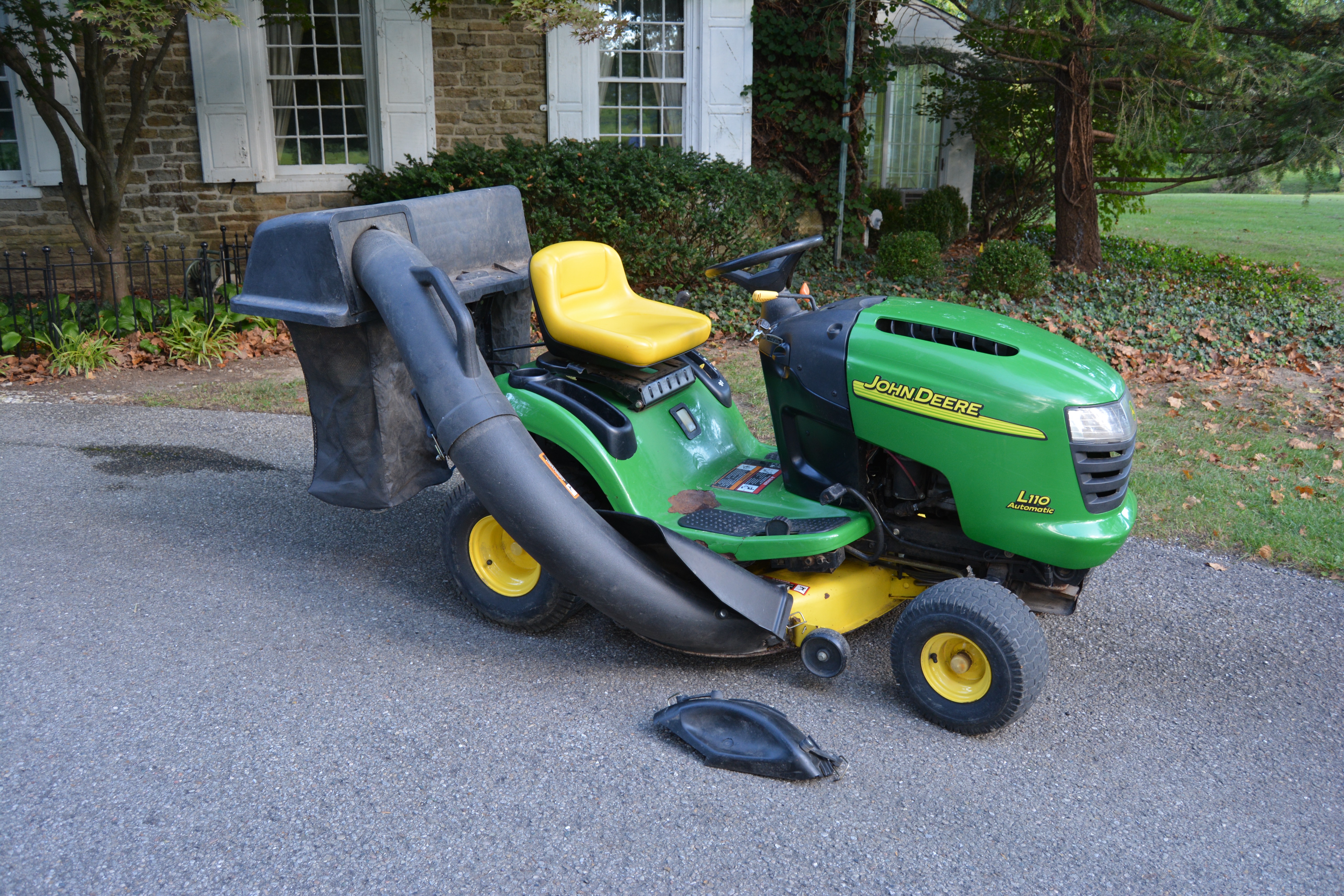 John Deere Tractor Mower L110 with Rear Grass Bagger | EBTH