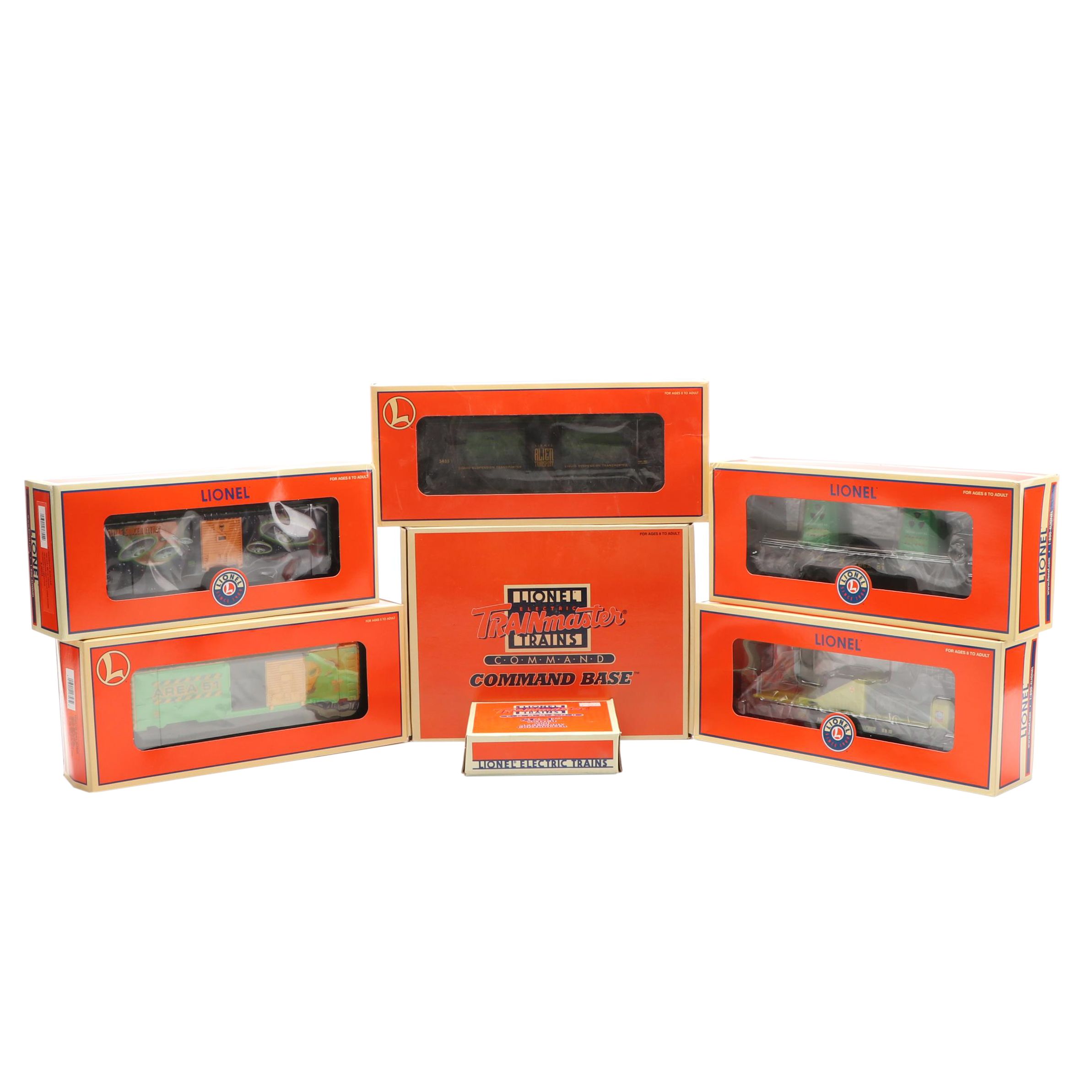Lionel Alien and Area 51 Themed Train Cars with Accessories | EBTH